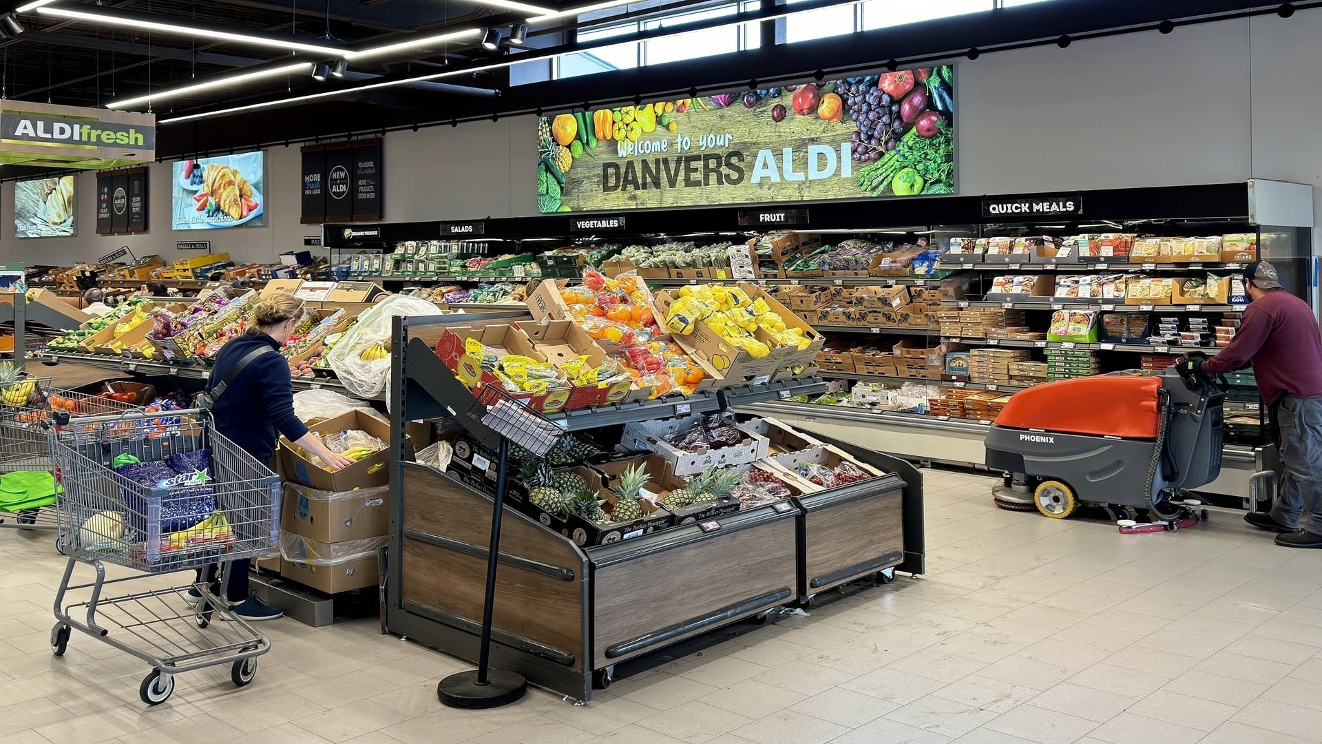 Aldi shifts gears to win over health-conscious shoppers - TheStreet