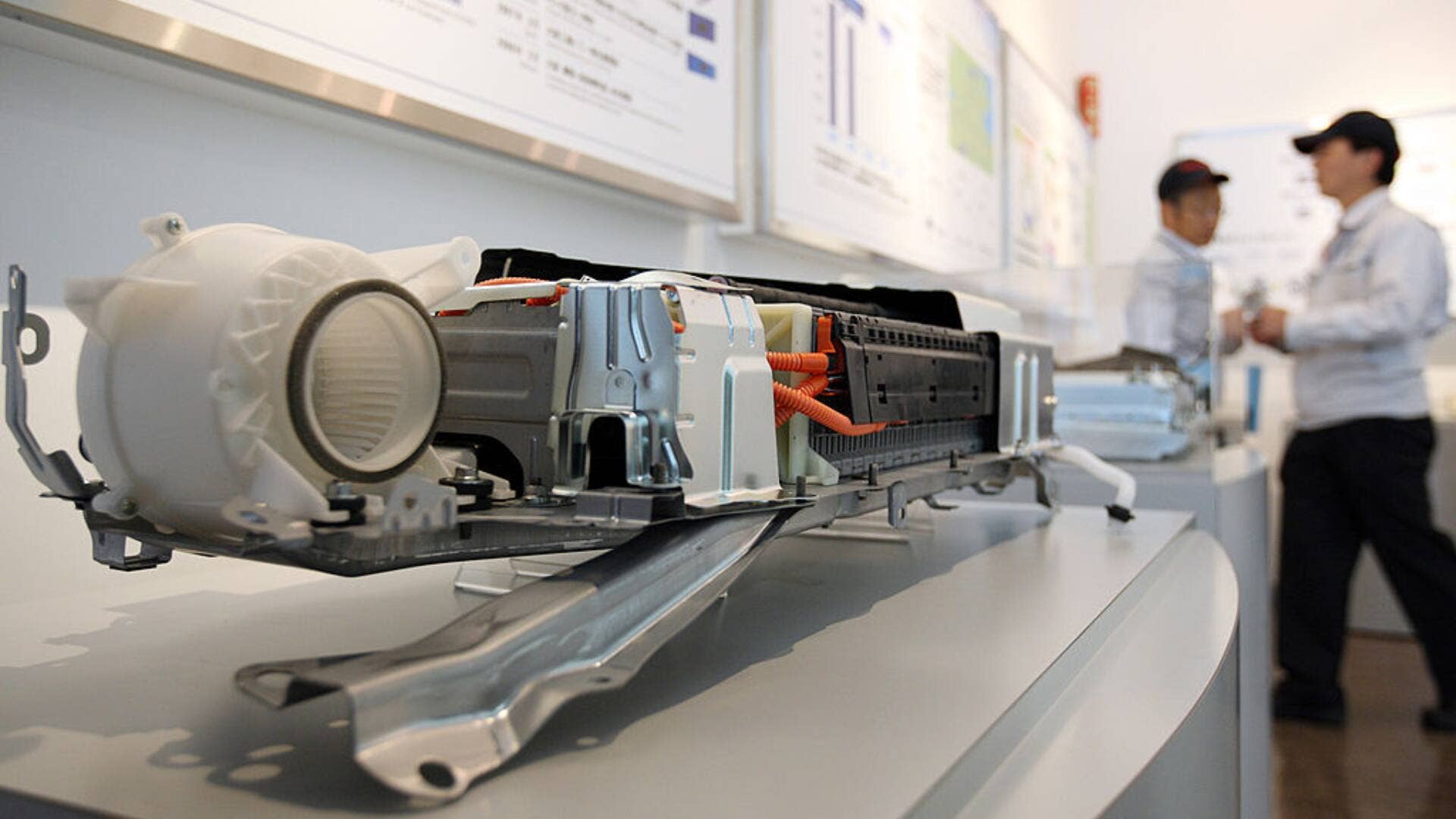 Stellantis debuts new EV battery design that could change everything ...