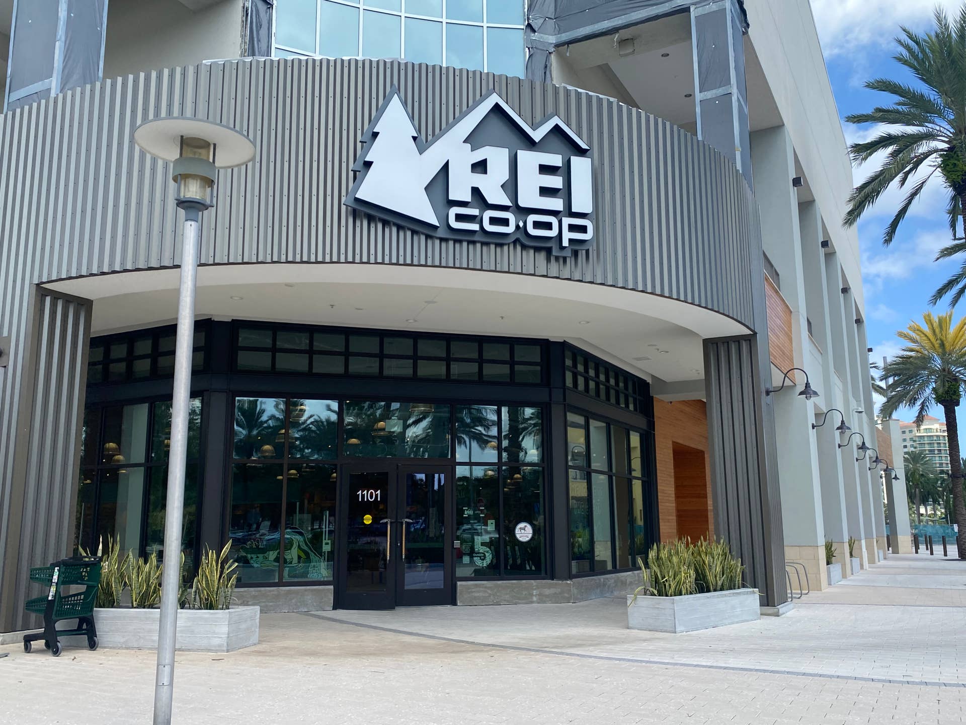 REI is selling a $3,200 electric mountain bike for $1,919 - TheStreet
