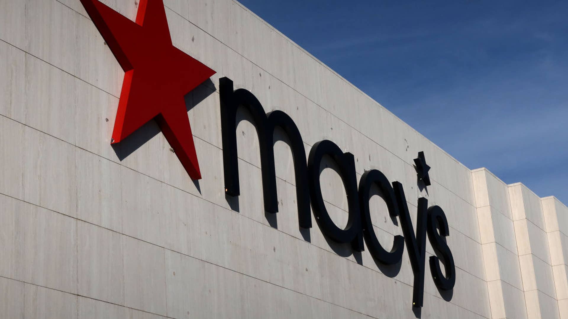 Macy's is selling an $80 crystal whiskey set for just $28 - TheStreet