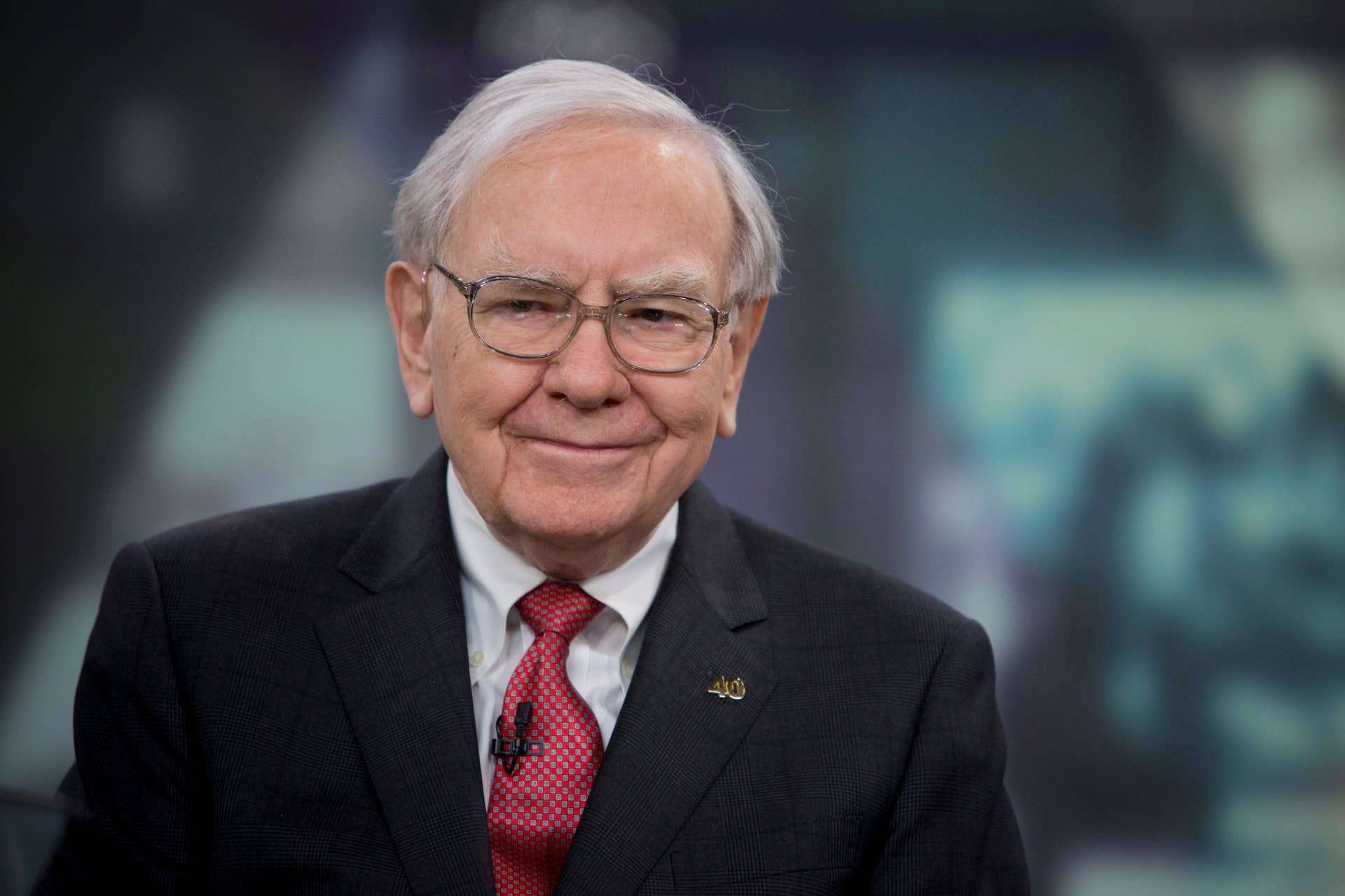 Warren Buffett cuts Apple stake massively and artfully - TheStreet