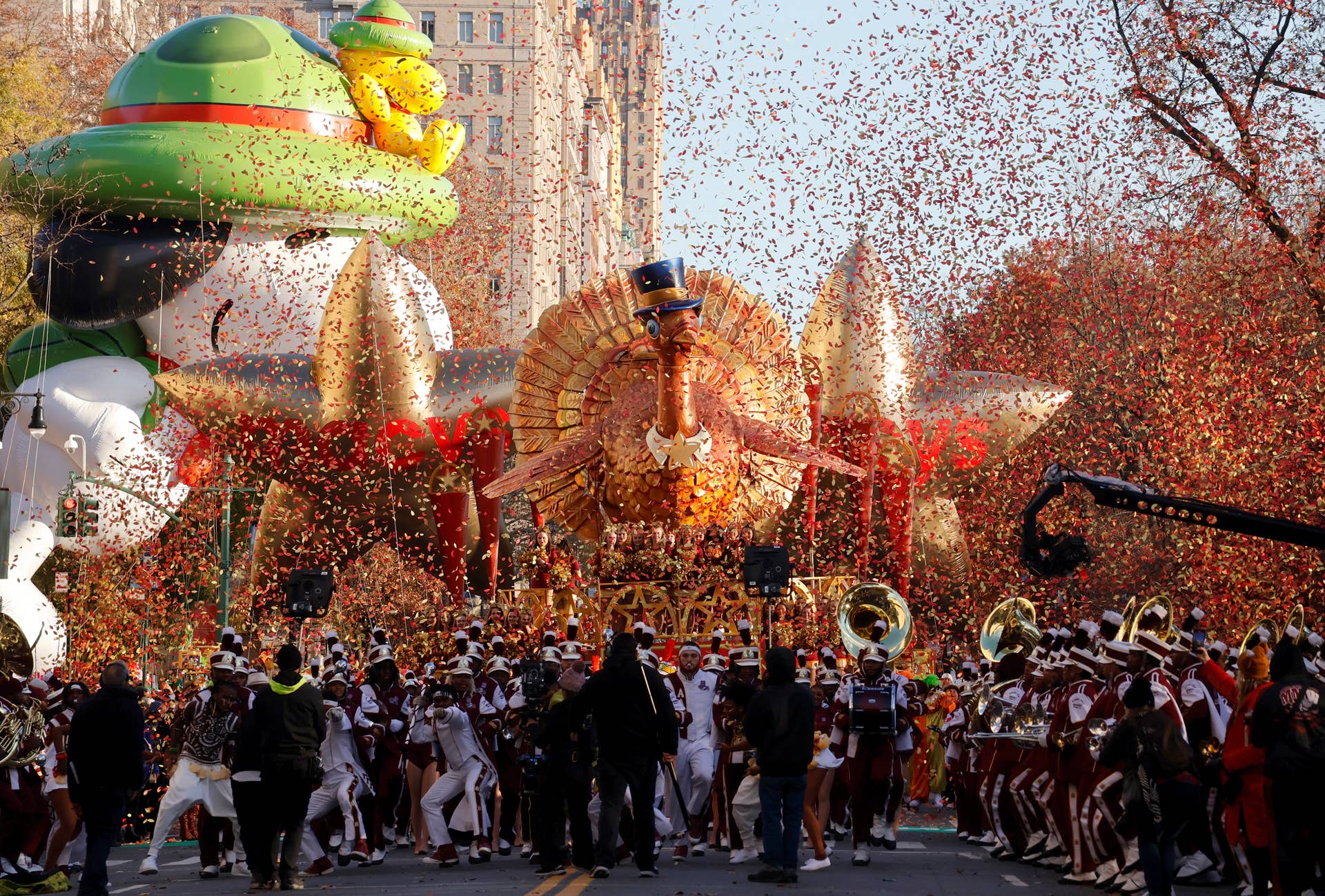 Macy's Thanksgiving Day Parade seals new 10-year broadcasting rights ...