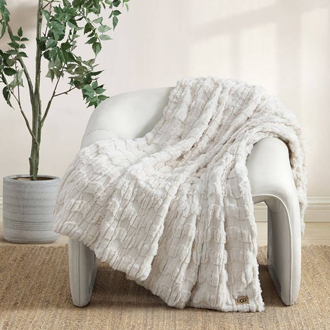 Macy's is selling a $68 faux fur throw for only $40 - TheStreet
