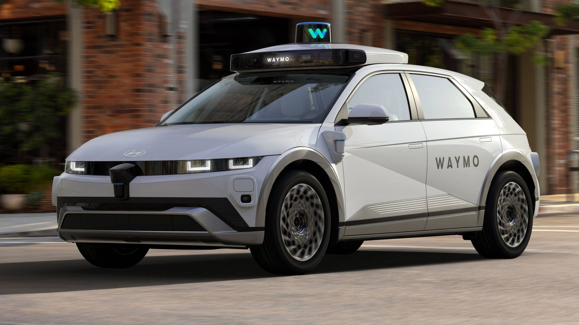 Waymo pulls ahead of Tesla Robotaxi, Amazon Zoox with latest move ...