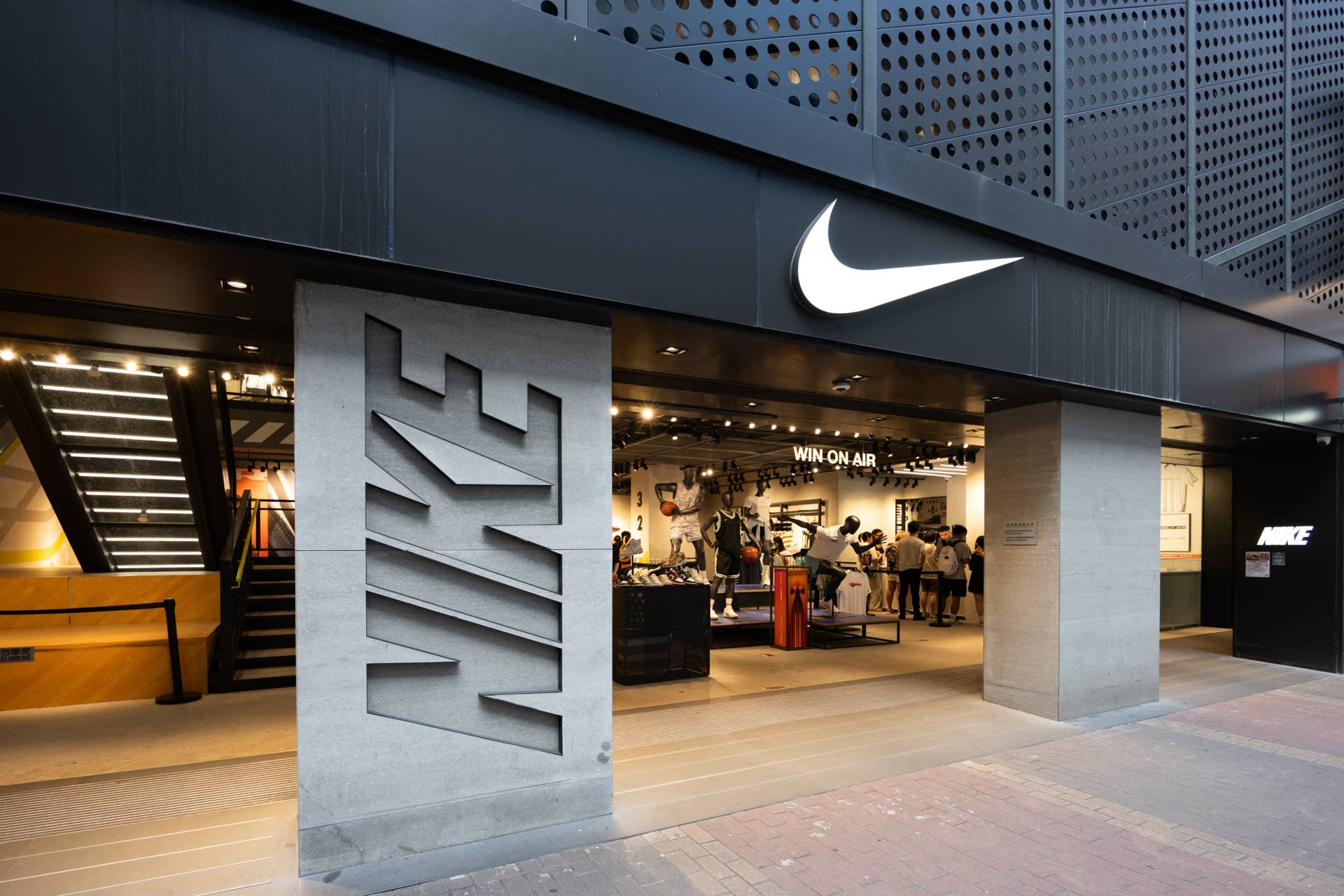 Nike is selling $120 Air Jordan 1 Sneakers for $90 - TheStreet