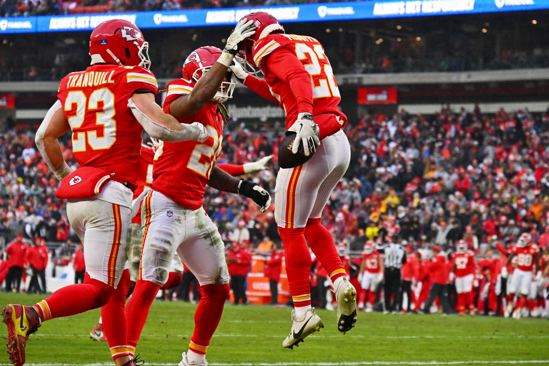 NFL makes major media deal that female fans will love - TheStreet