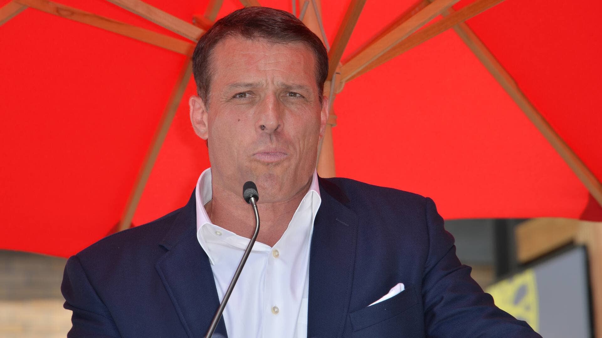 Tony Robbins sends strong message to Americans on 401(k)s - TheStreet