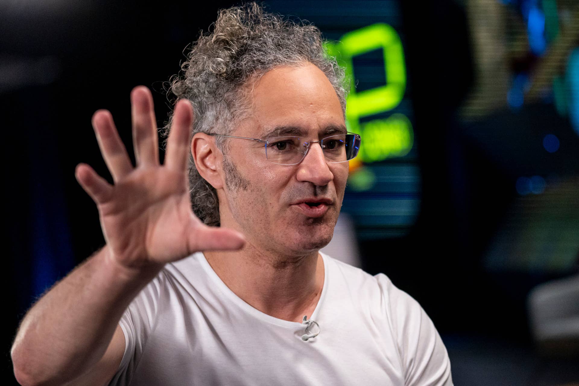 Analysts revisit Palantir stock ratings amid $90 billion slump - TheStreet