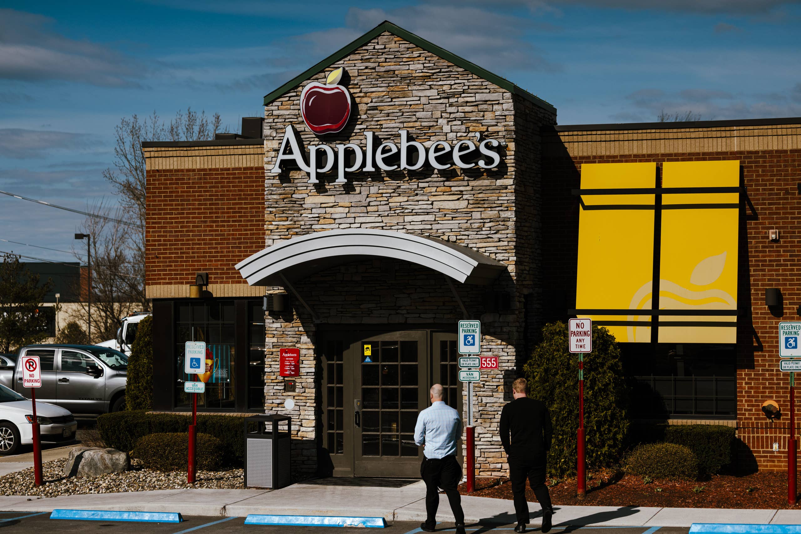 Applebee's announces major change to win back customers - TheStreet