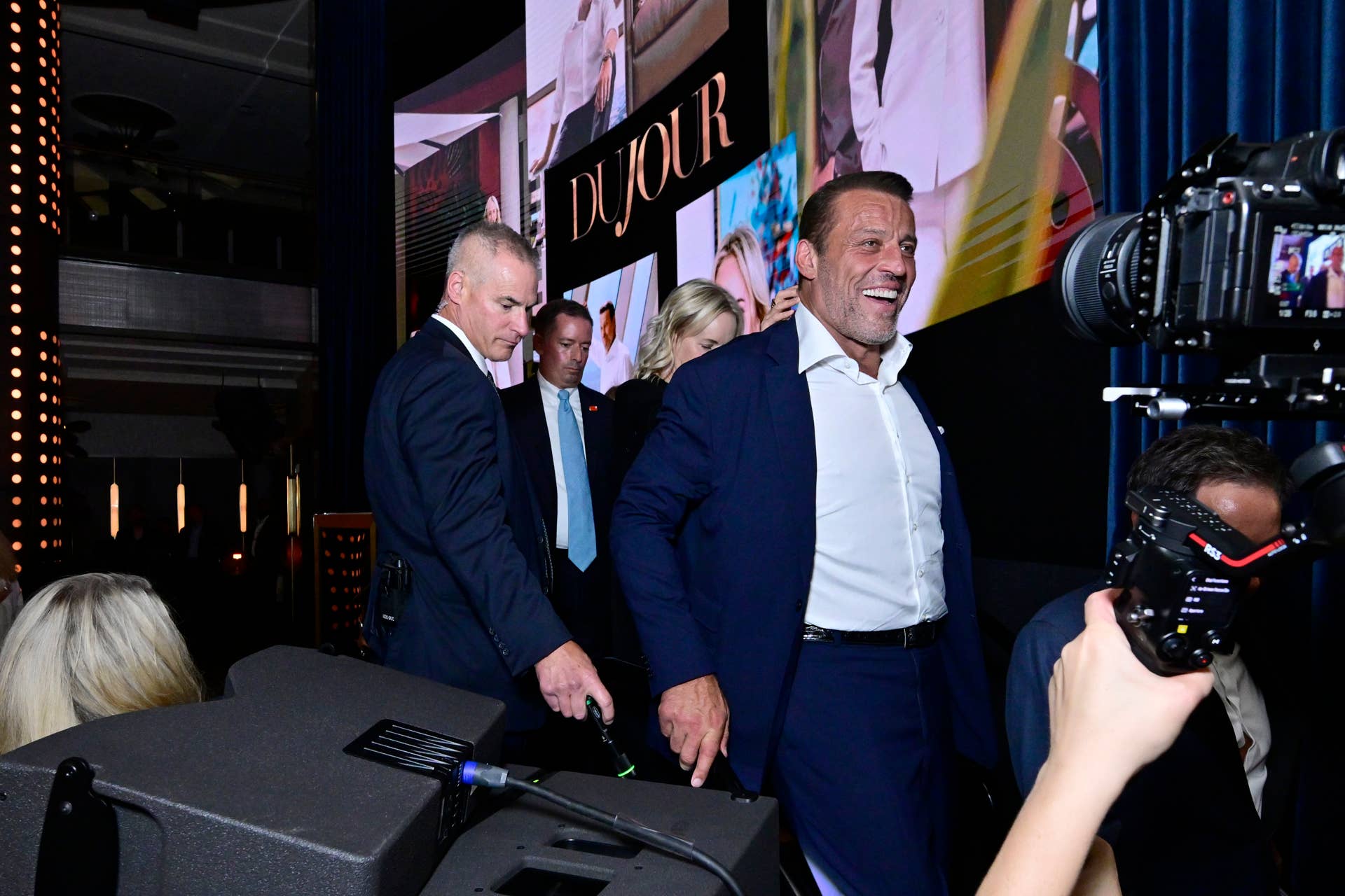 Tony Robbins’ net worth: The self-help kingpin's wealth & income ...