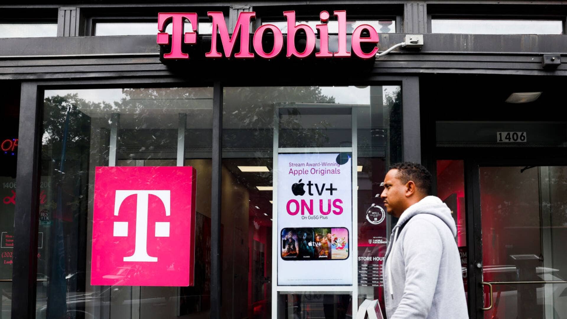 T-Mobile announces free offer for Verizon and AT&T customers - TheStreet