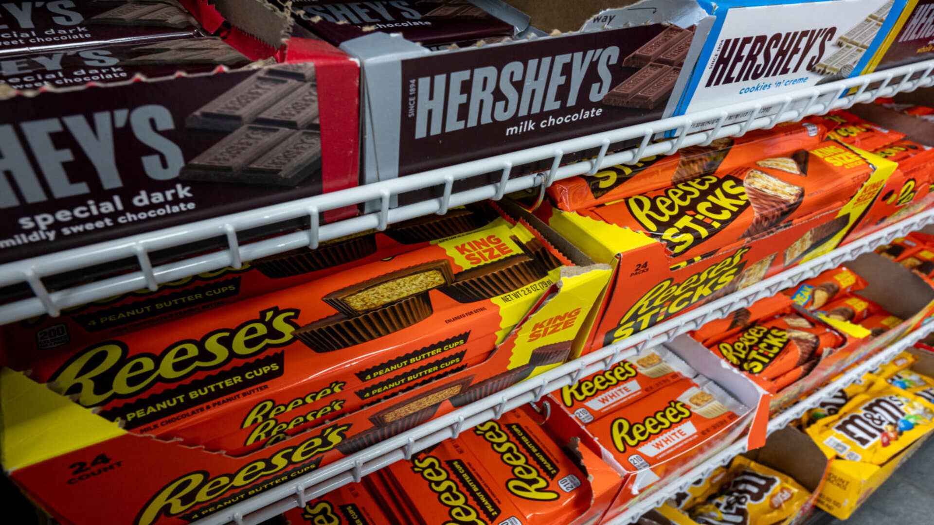 Hershey creates first-ever seasonal new candy ahead of Halloween ...