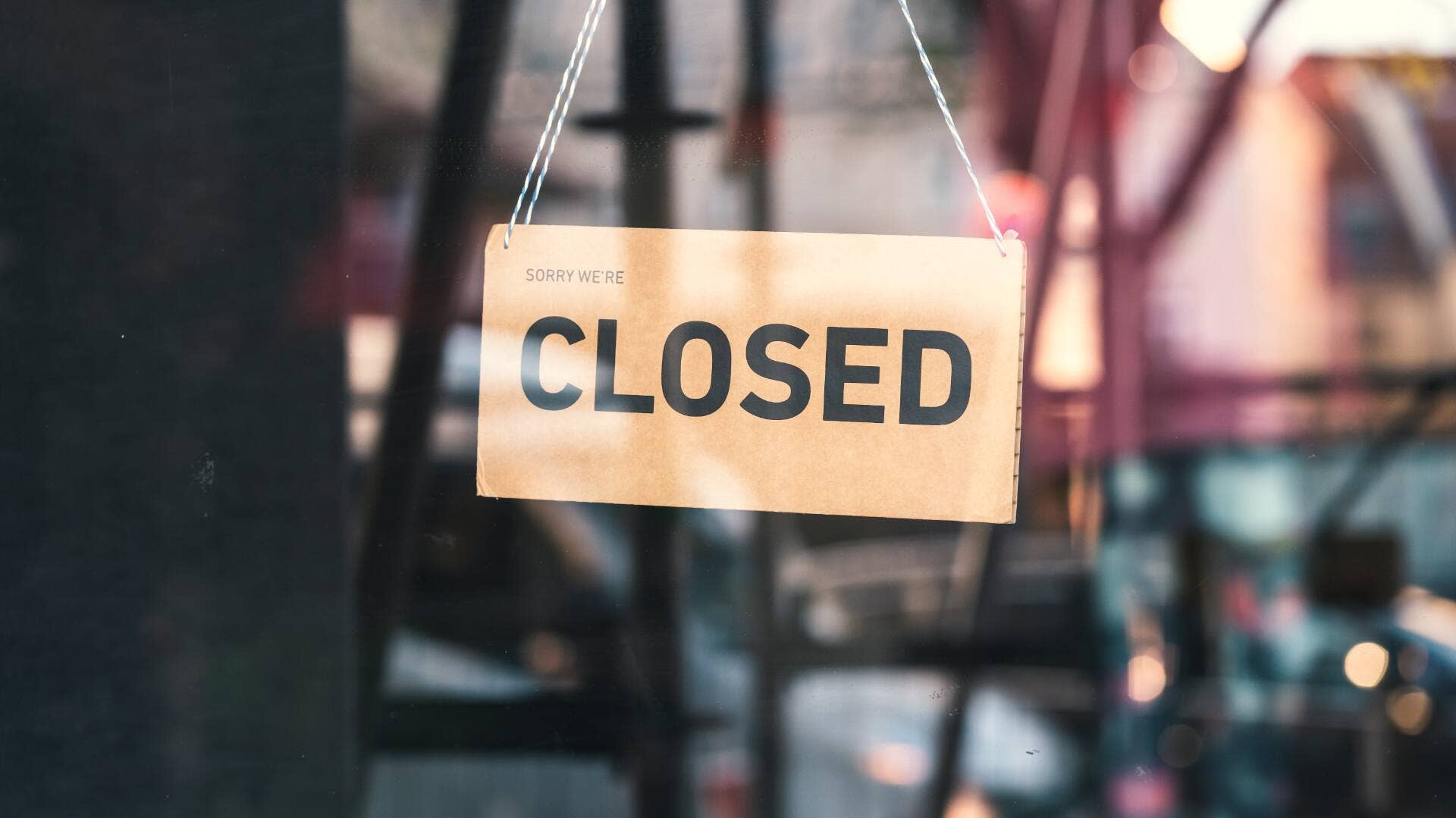 Popular clothing retailer closing nearly 200 stores, no bankruptcy ...