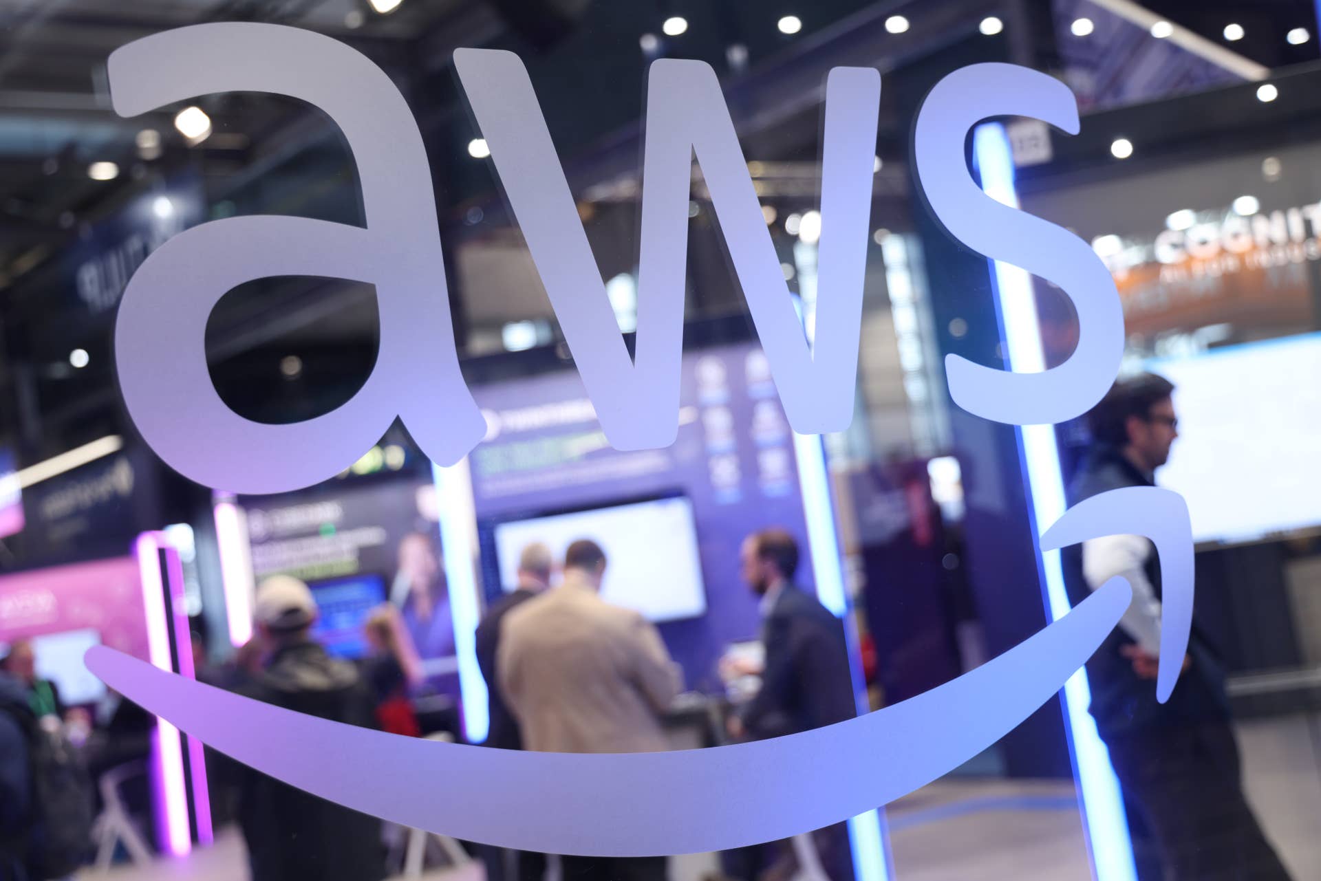Cybersecurity expert offers blunt verdict on AWS outage - TheStreet