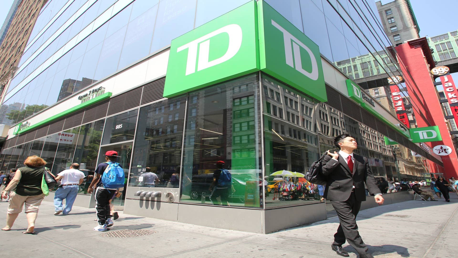 70-year-old bank chain closing 51 locations across 13 states - TheStreet