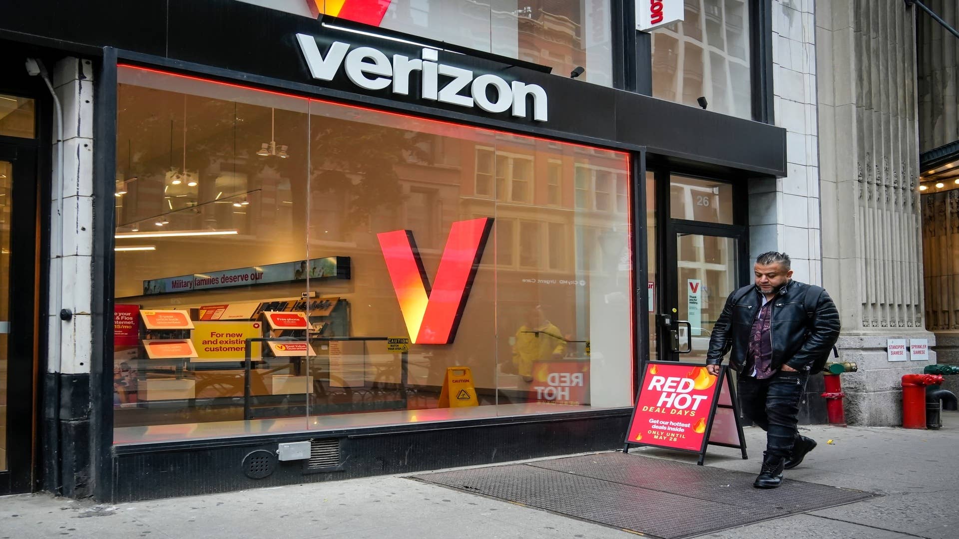 Verizon takes drastic action after major outage angers customers ...