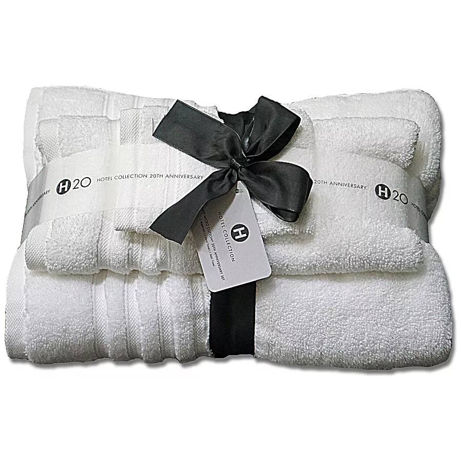 Macy's is selling a $70 3-piece towel set for just $24 - TheStreet