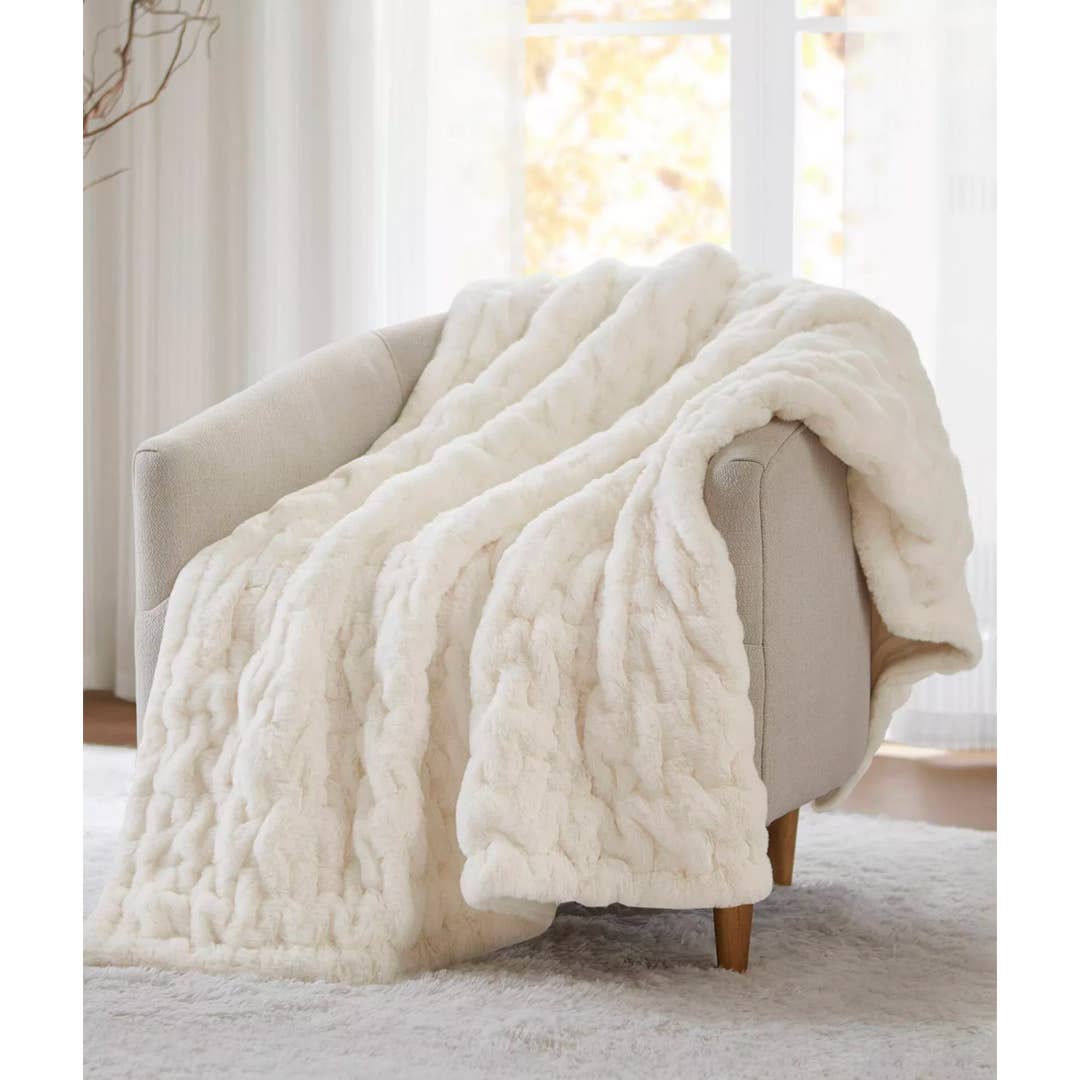Macy's is selling a $100 faux fur throw blanket for $26 - TheStreet