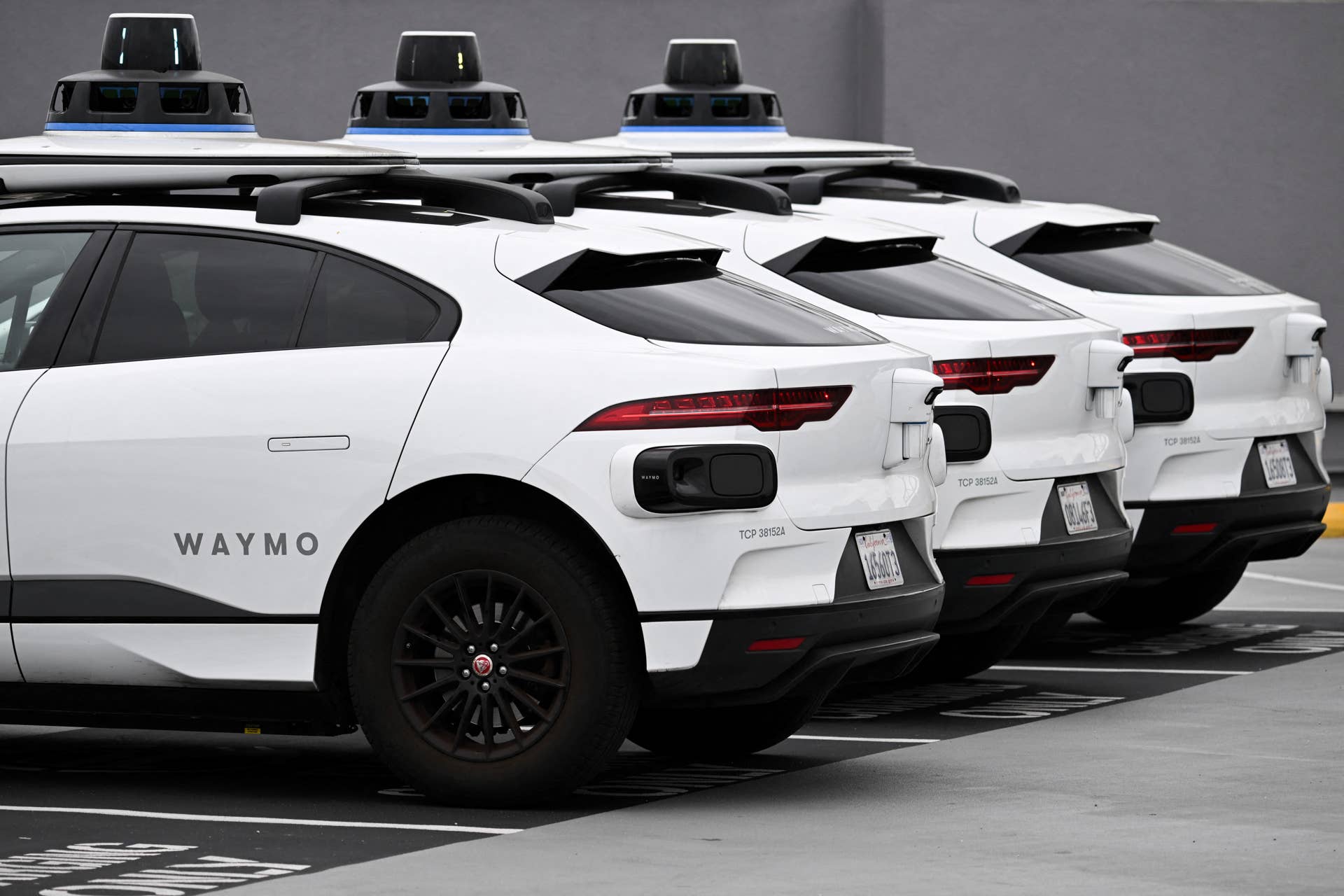 Waymo pulls ahead of Tesla Robotaxi, Amazon Zoox with latest move ...