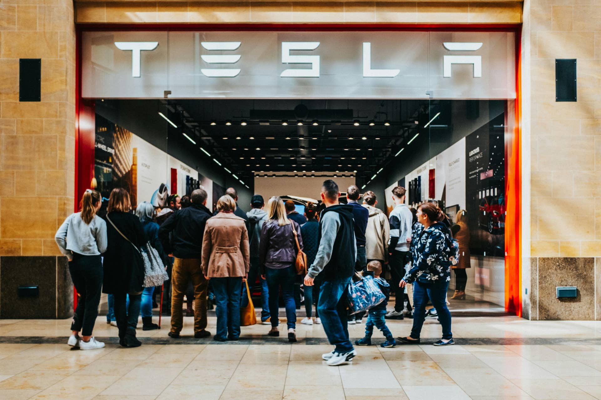 Legendary fund manager has surprising take on big Tesla stock drop ...