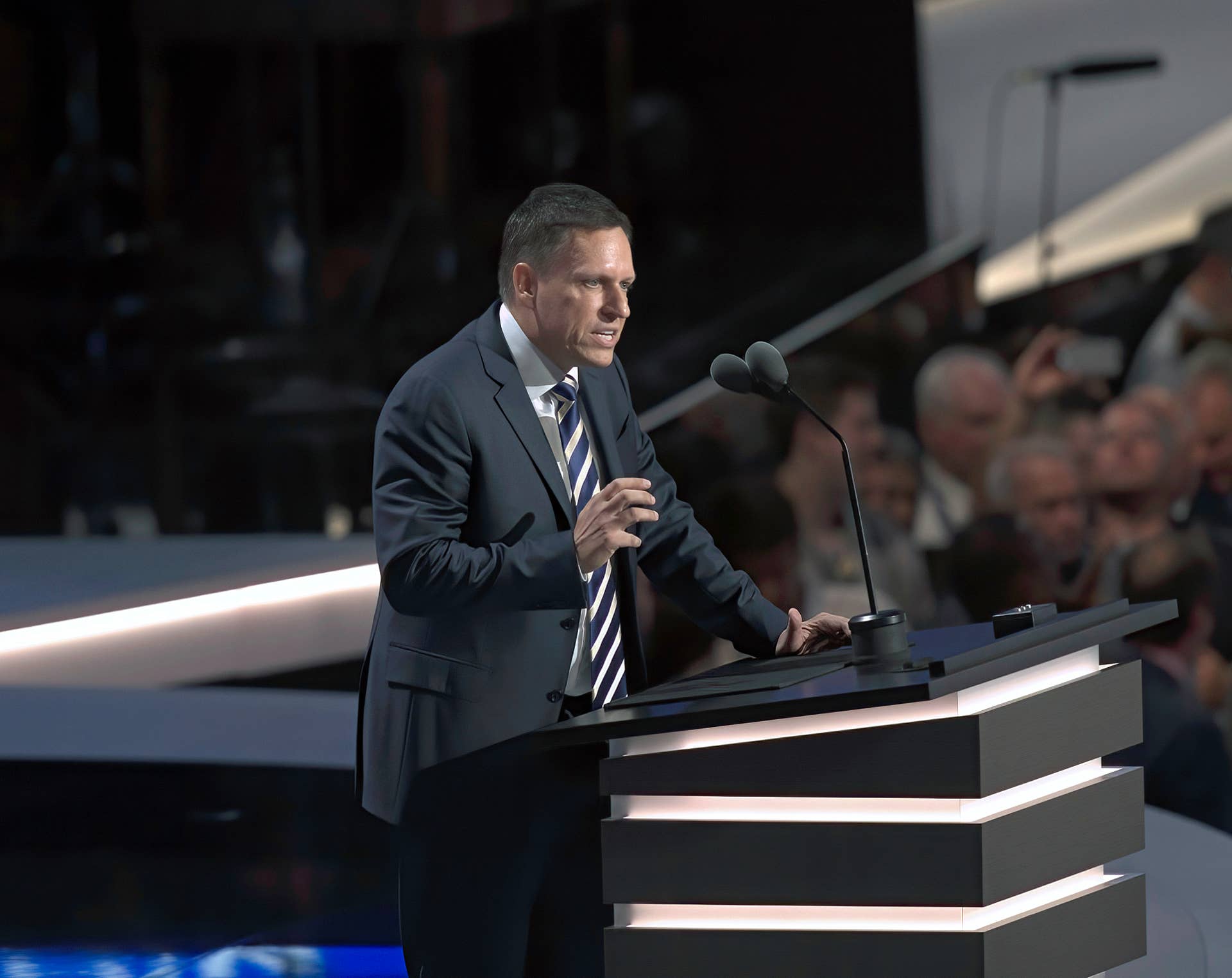 Peter Thiel dumps top AI stock, stirring bubble fears - TheStreet