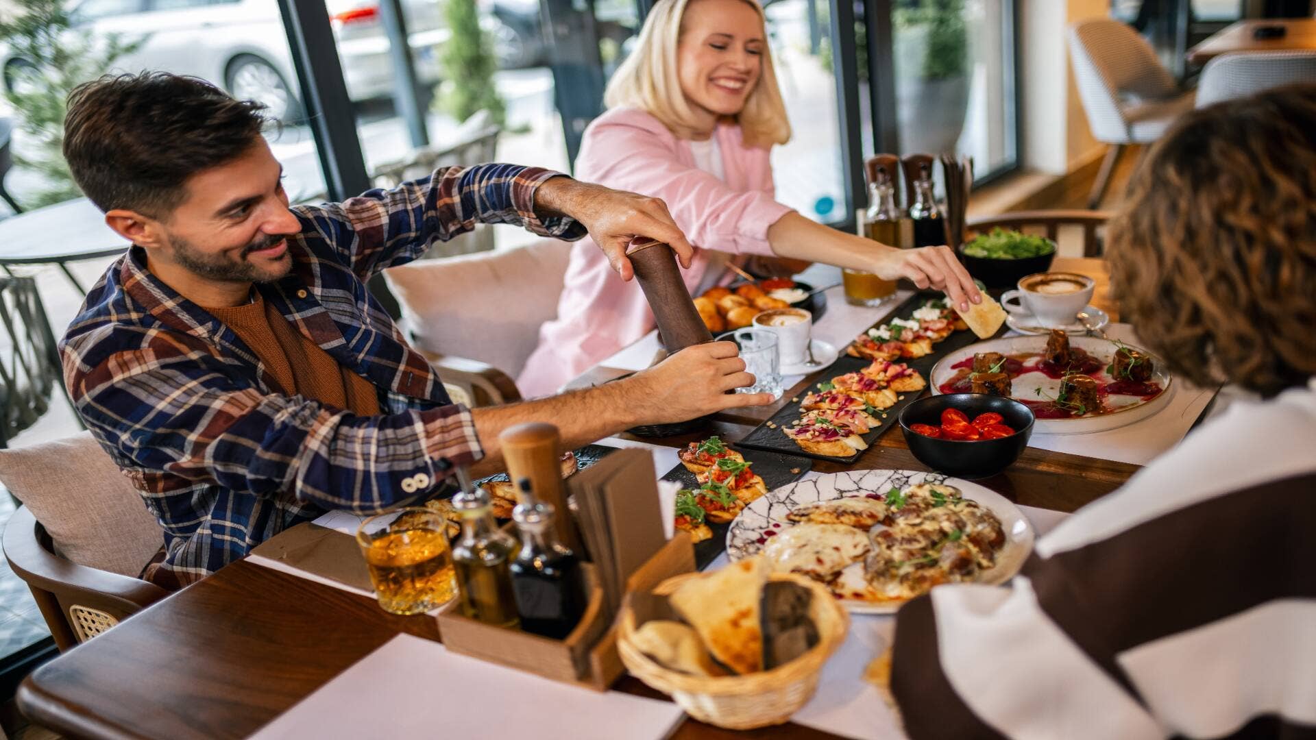 88-year-old dining chain closes all restaurants, no bankruptcy - TheStreet