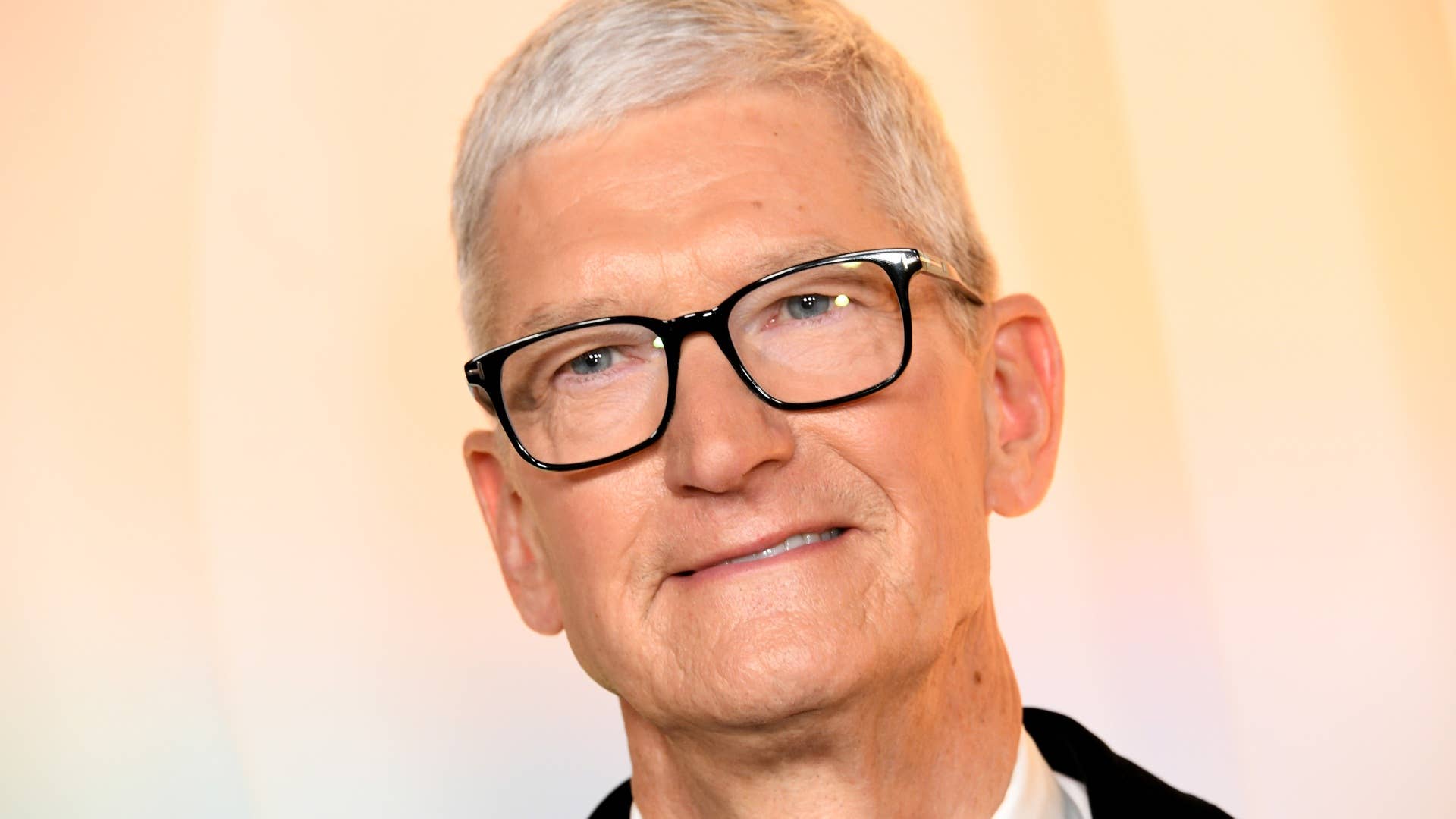 Apple analyst sets bold stock target for 2026 - TheStreet