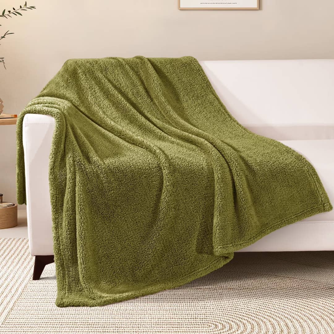 Walmart is selling a fleece throw blanket for only $11 - TheStreet