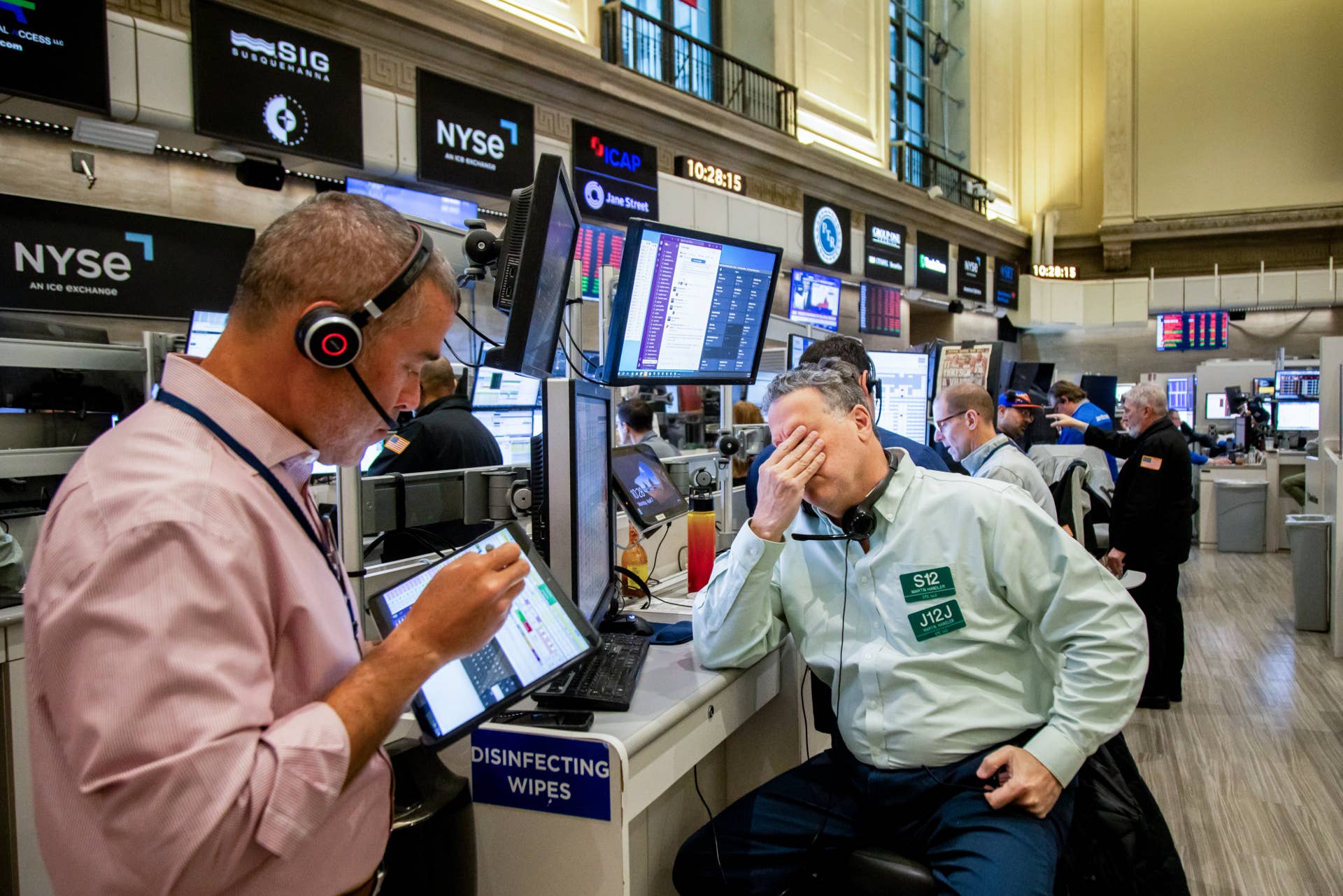 Bank of America shares strong warning on popular AI stocks - TheStreet