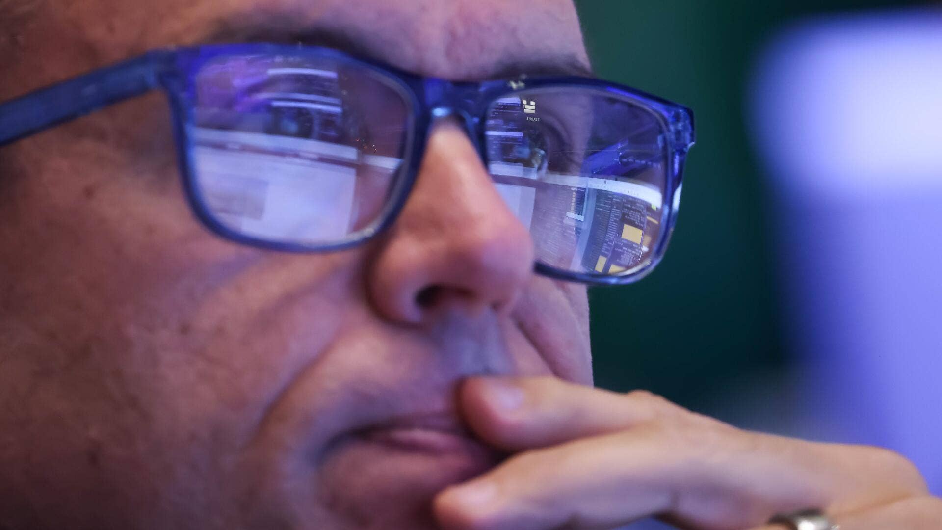 Investors quietly pile into a group of stocks for 2026 (it’s not tech ...