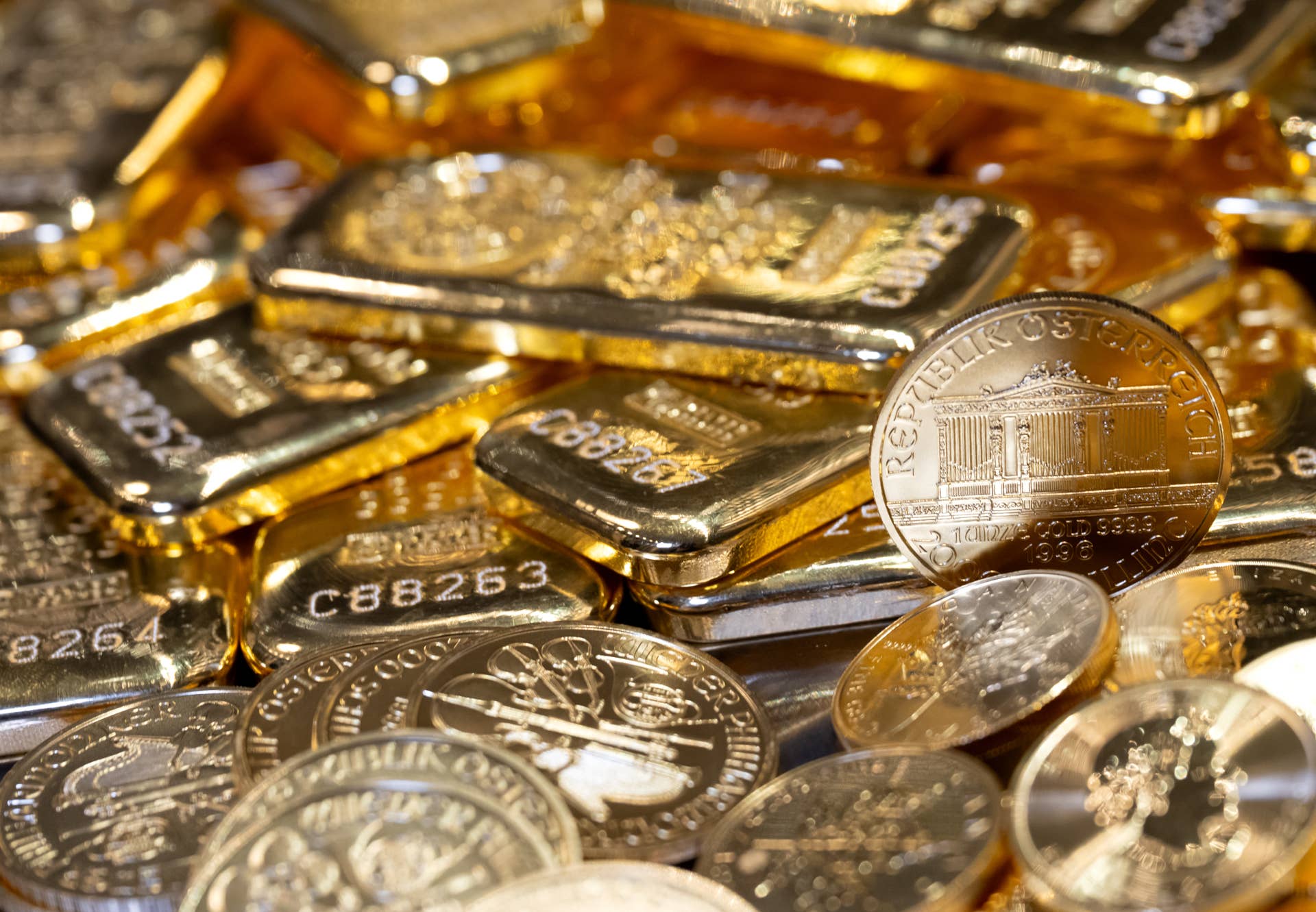 Veteran analyst issues surprise gold price target for 2026 - TheStreet