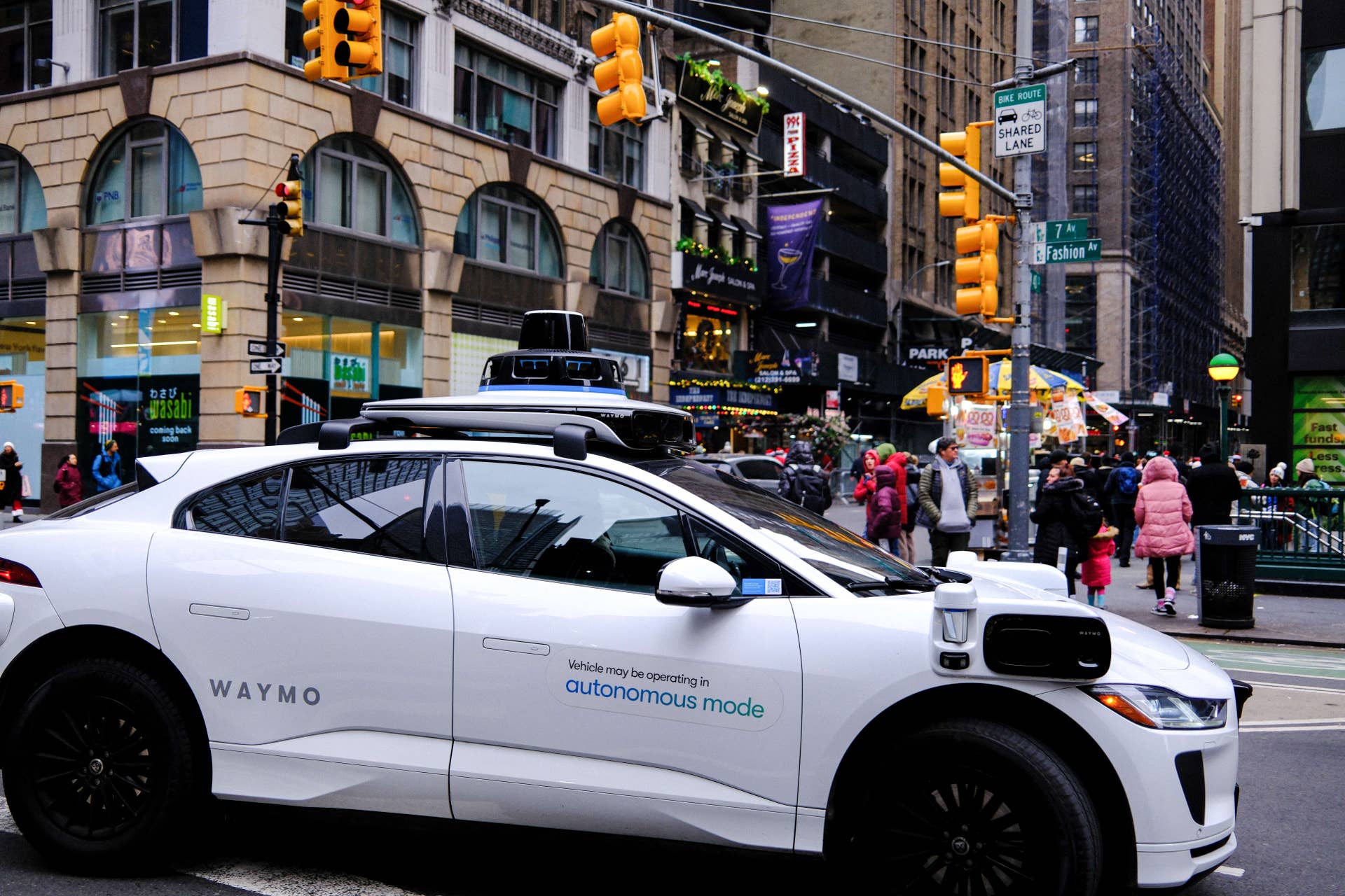 Despite recall, Waymo can’t seem to fix this dangerous issue - TheStreet