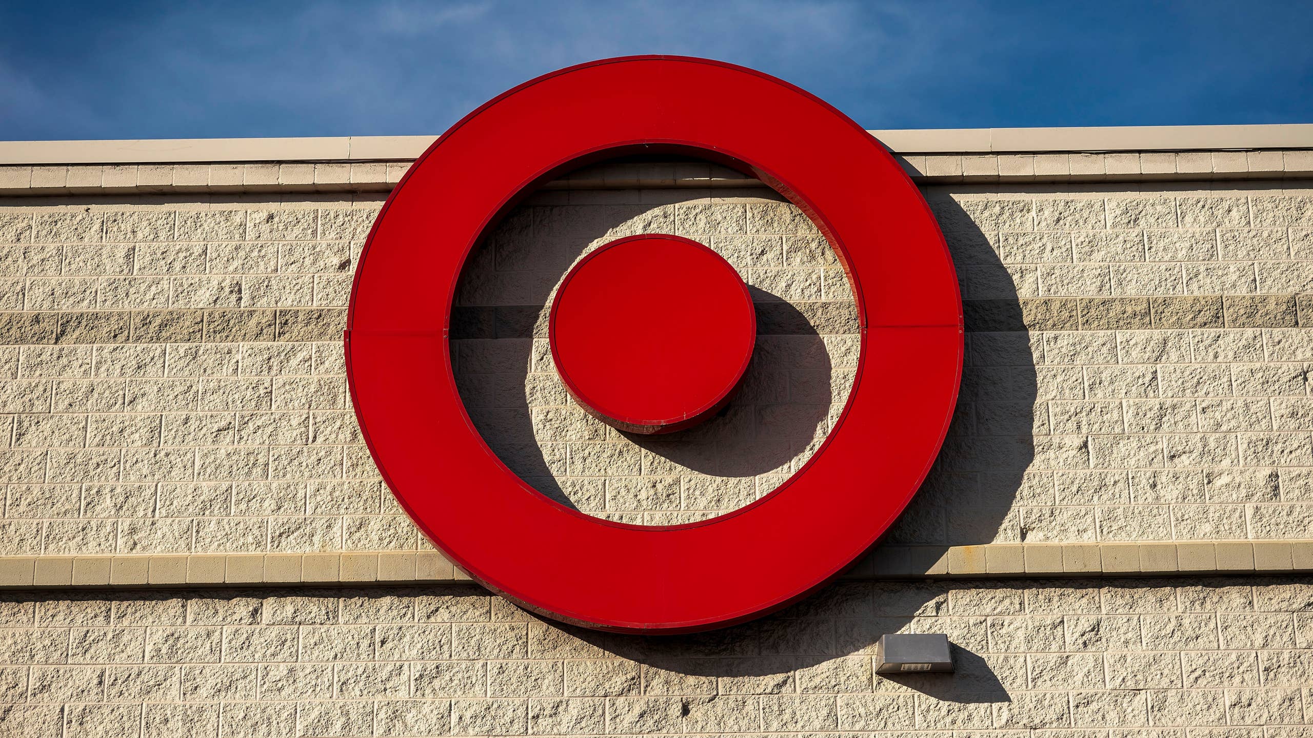 Target is selling a $527 outdoor furniture set for $290 - TheStreet