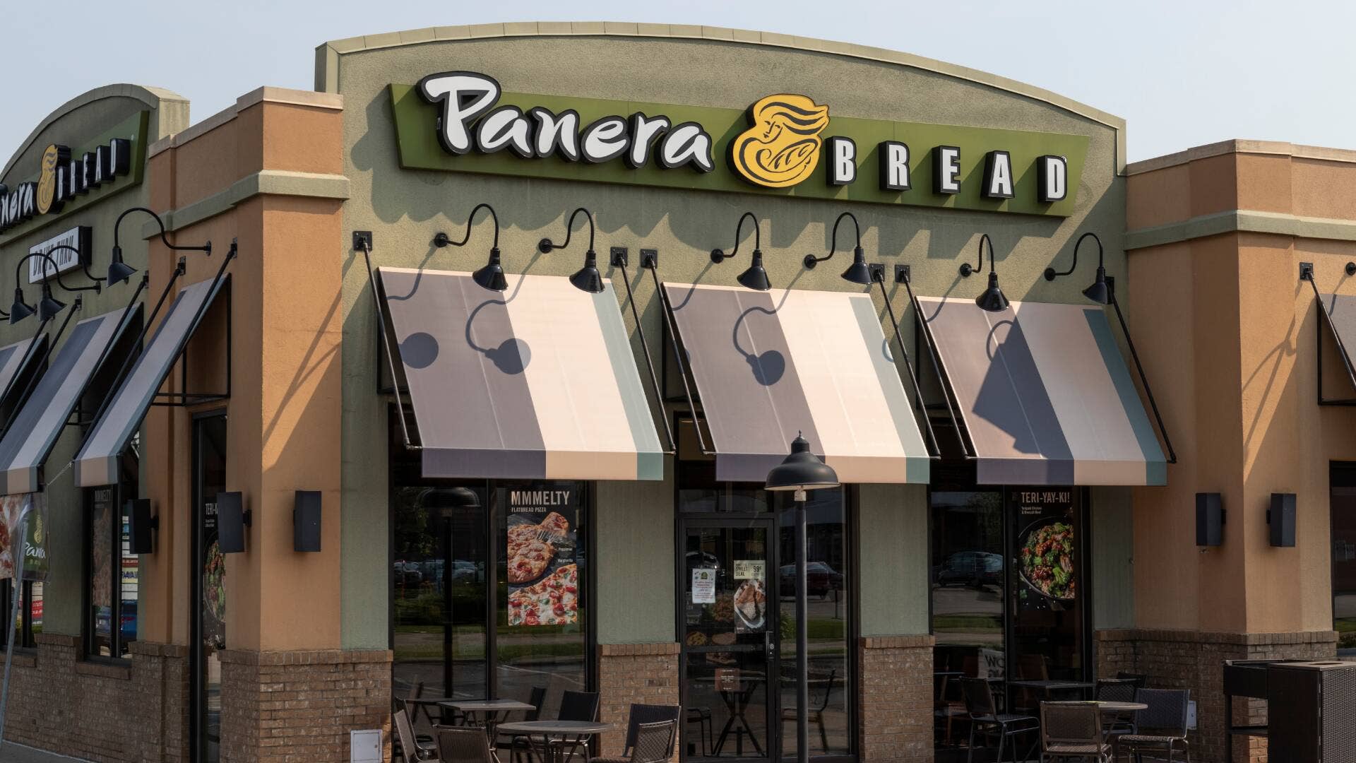 40-year-old fast casual restaurant chain lays off 100s amid closures ...