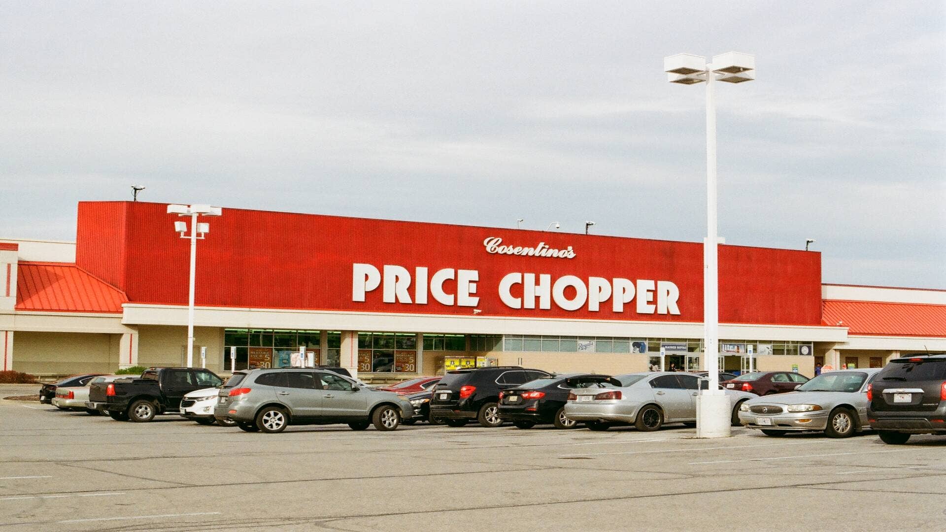78-year-old grocery store chain closes its first location ever - TheStreet