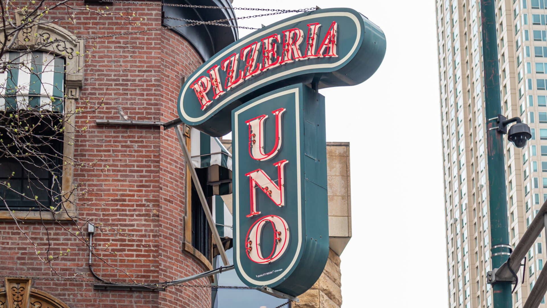 Historic pizza chain shutters dozens of locations nationwide - TheStreet