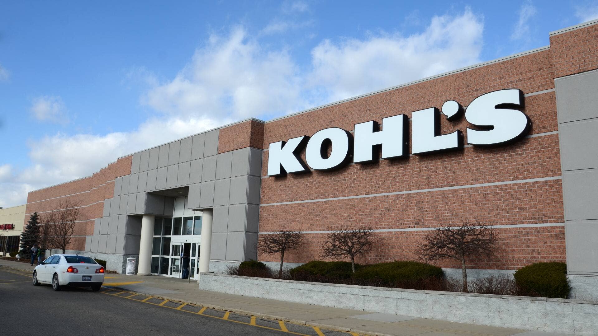 Kohl’s makes bold store change to lure back customers - TheStreet