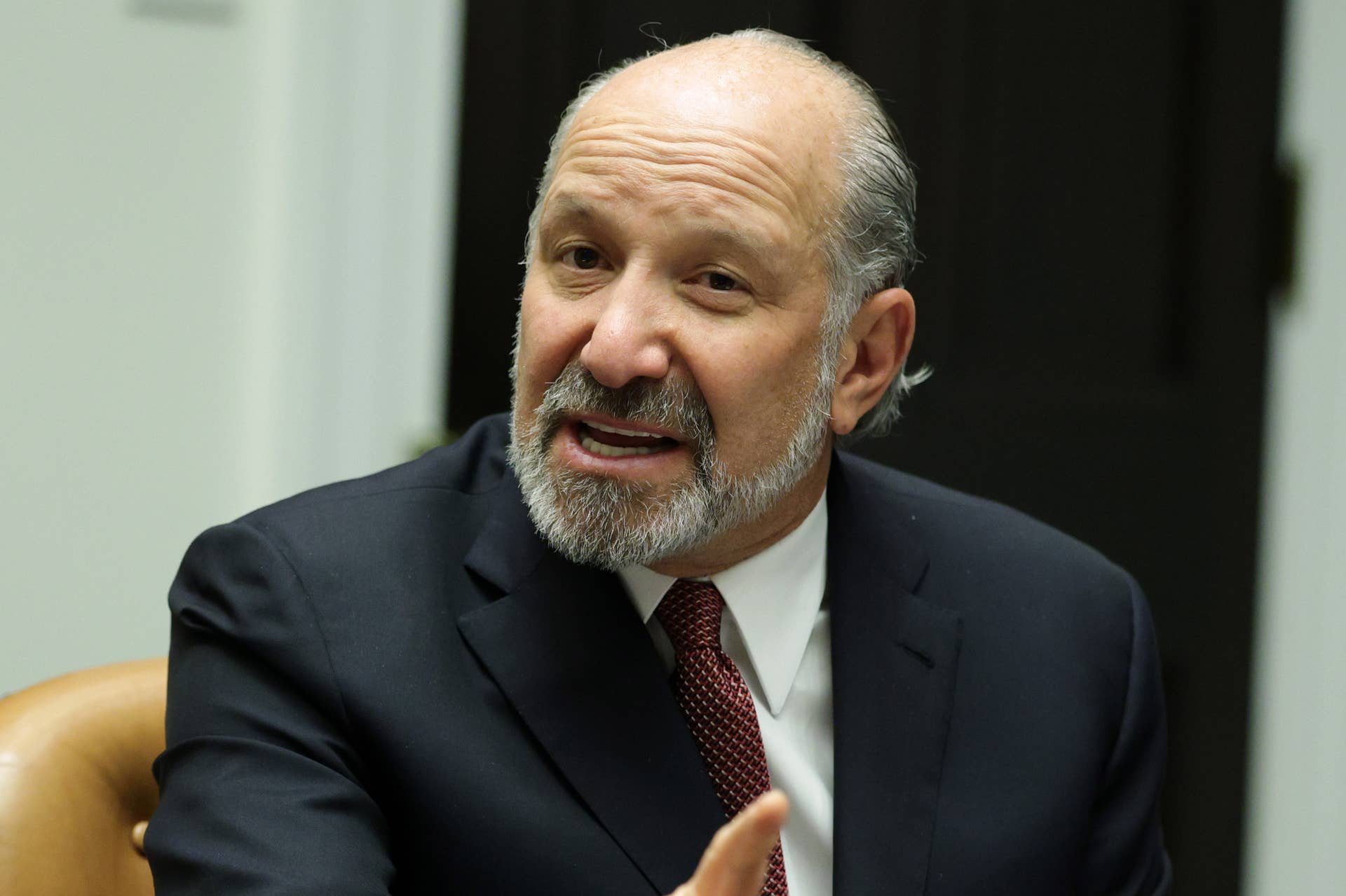 Howard Lutnick’s Cantor Makes $126 Million AI Bet in IREN Stock | IREN ...