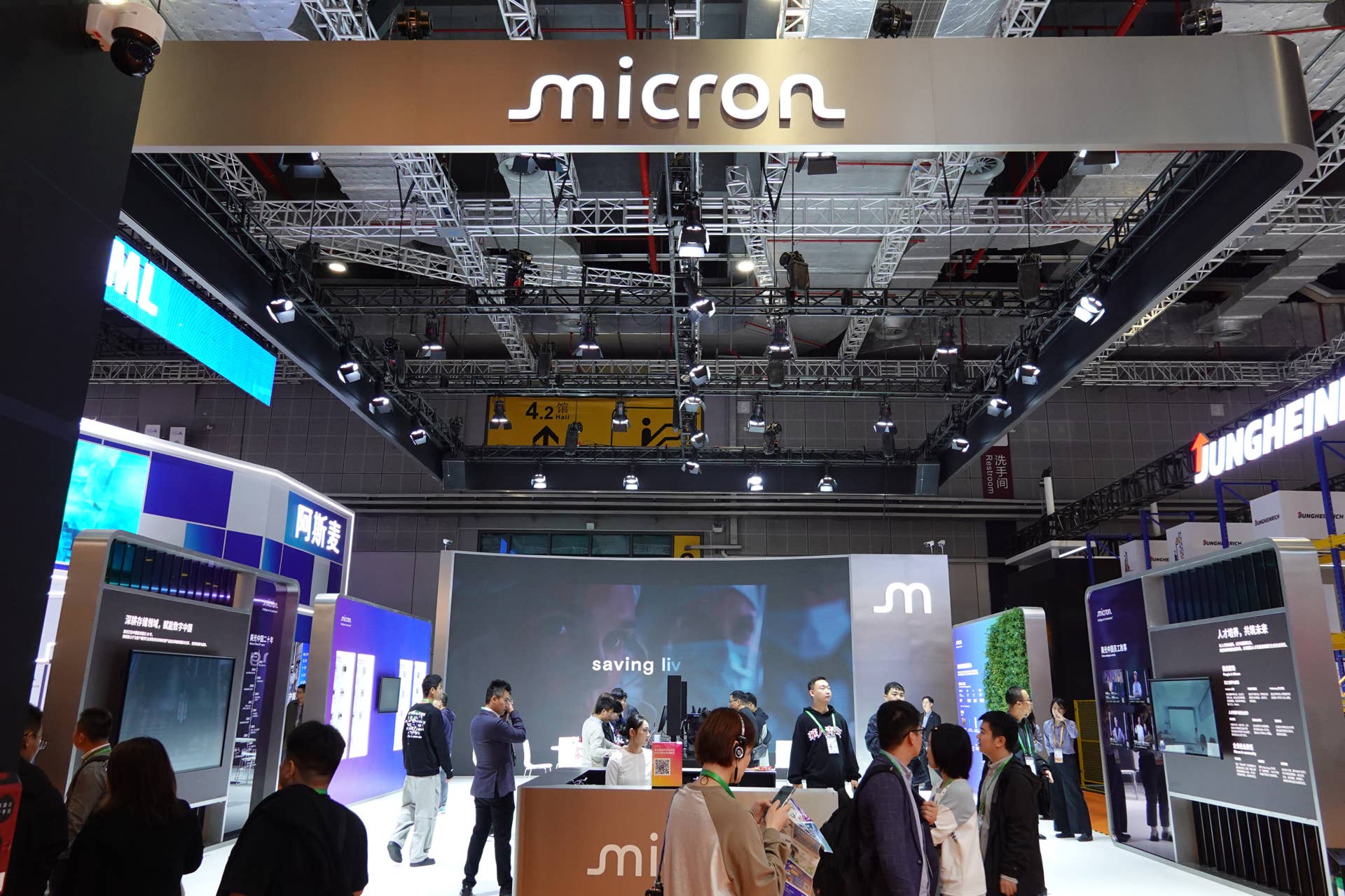 Micron Stock: Morgan Stanley Raises Price Target on DDR5, HBM Strength ...