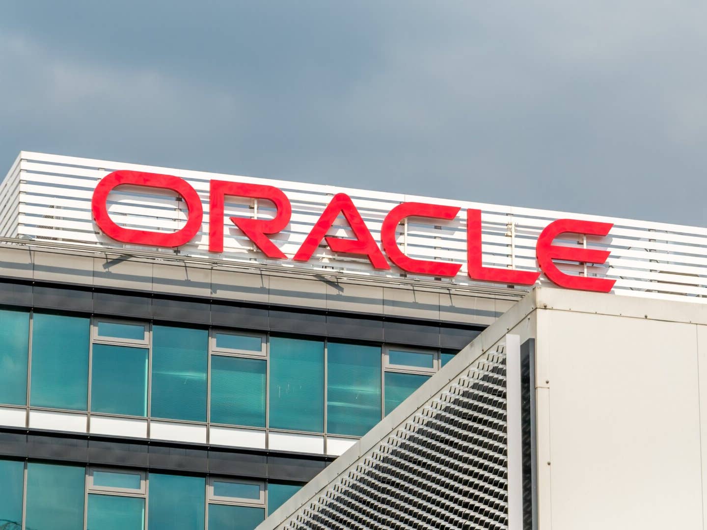 Dan Ives sends a blunt message to investors fleeing Oracle stock ...