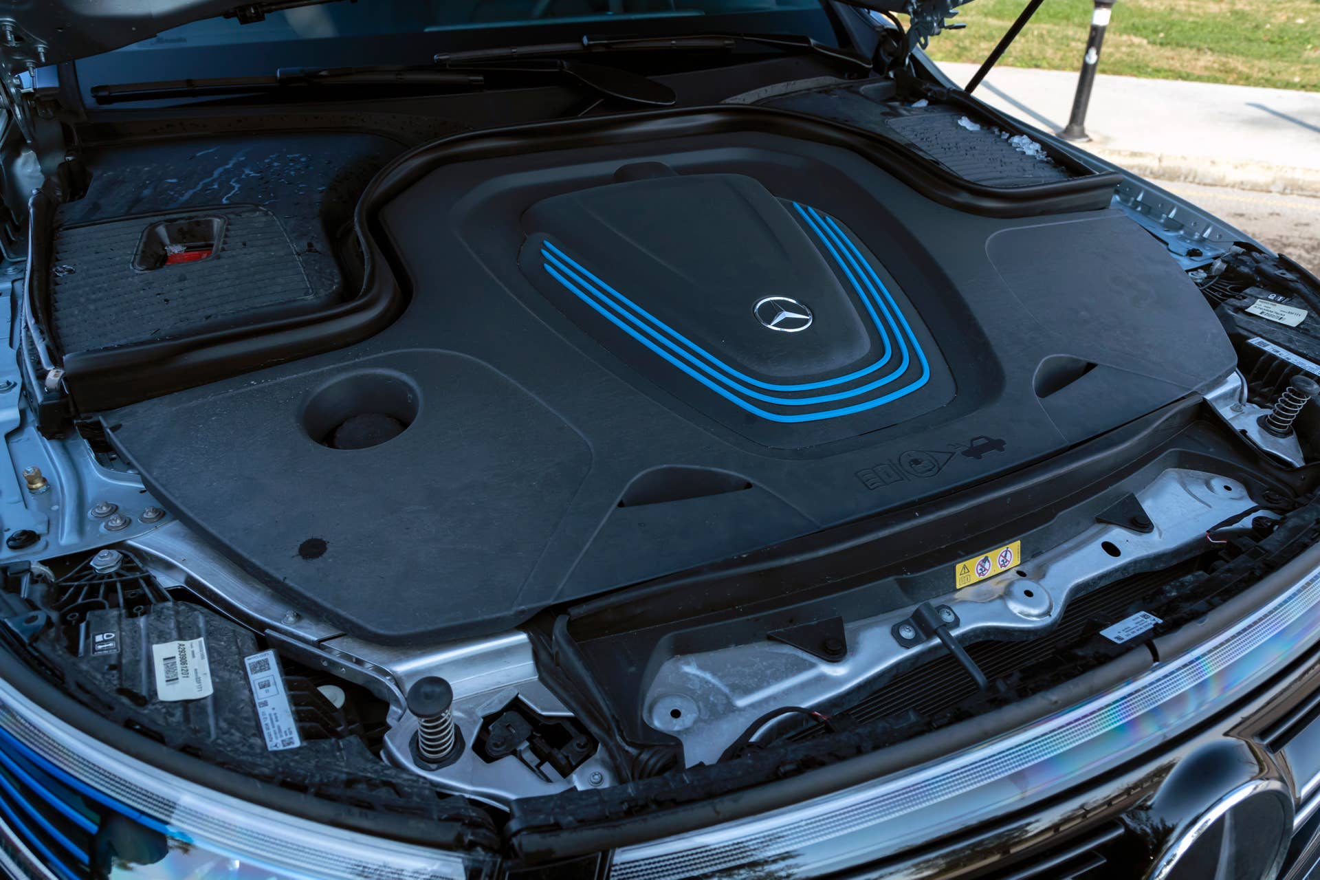 Mercedes electric SUV recall over fire risk puts owners on alert ...