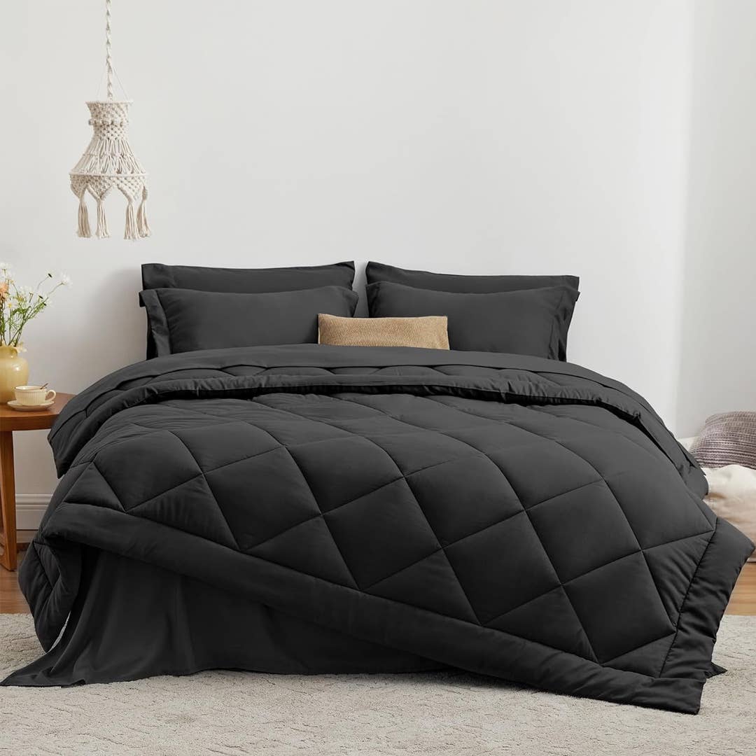 Amazon is selling a $43 7-piece bedding set for $28 - TheStreet