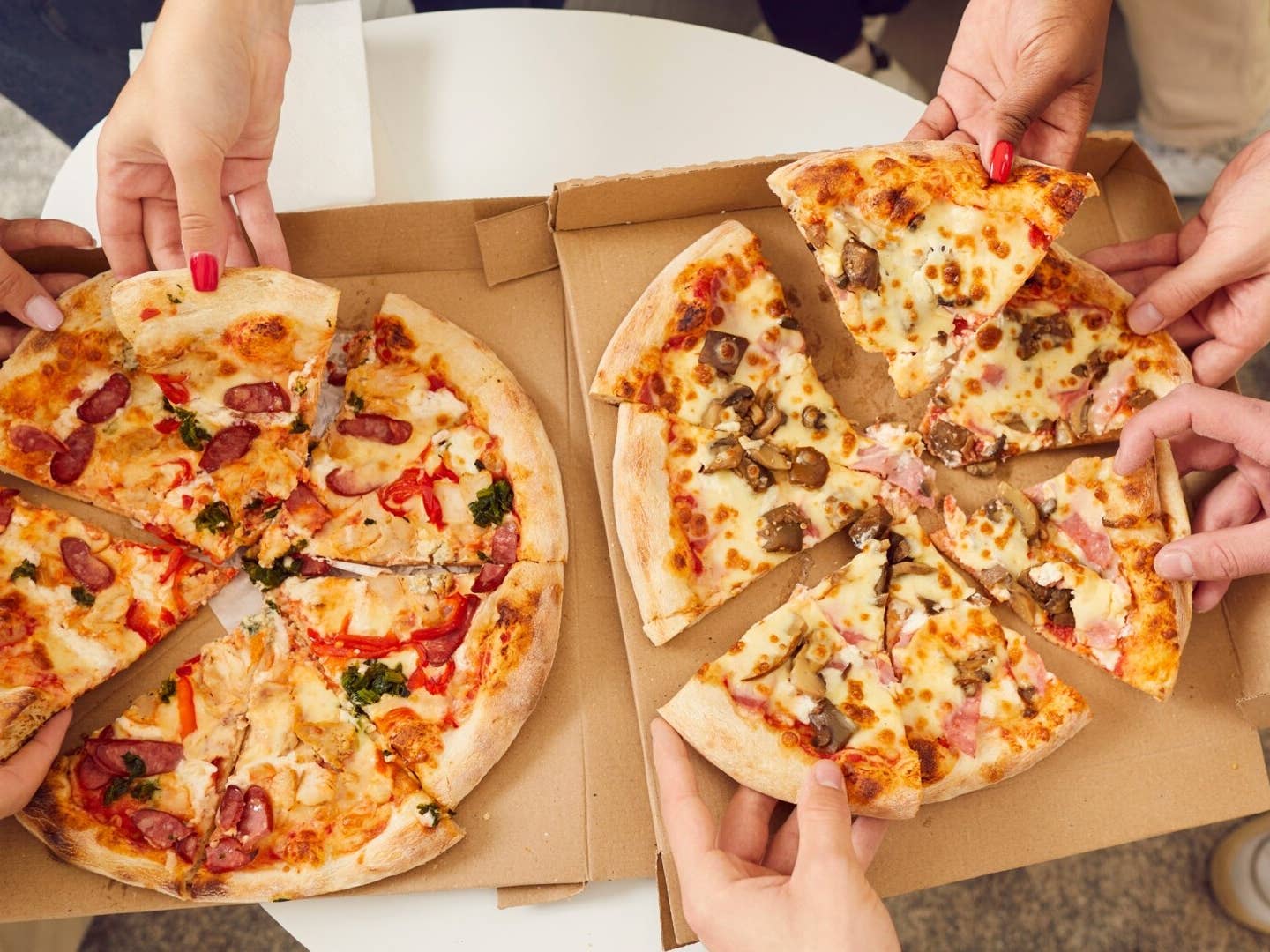Two popular pizza chains closing hundreds of restaurants each - TheStreet