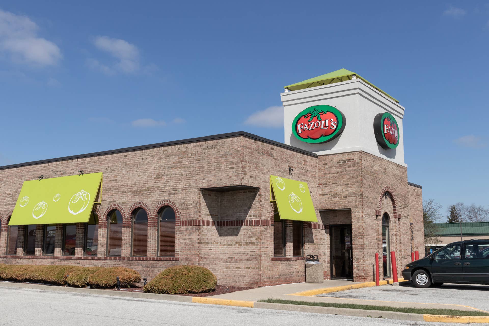 Bankrupt national Italian restaurant chain closes more locations ...