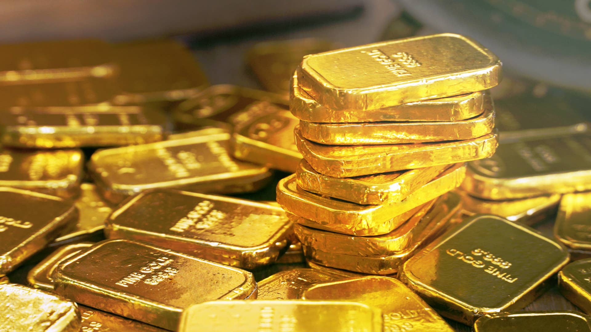 Analysts have a message for investors on the gold price drop - TheStreet