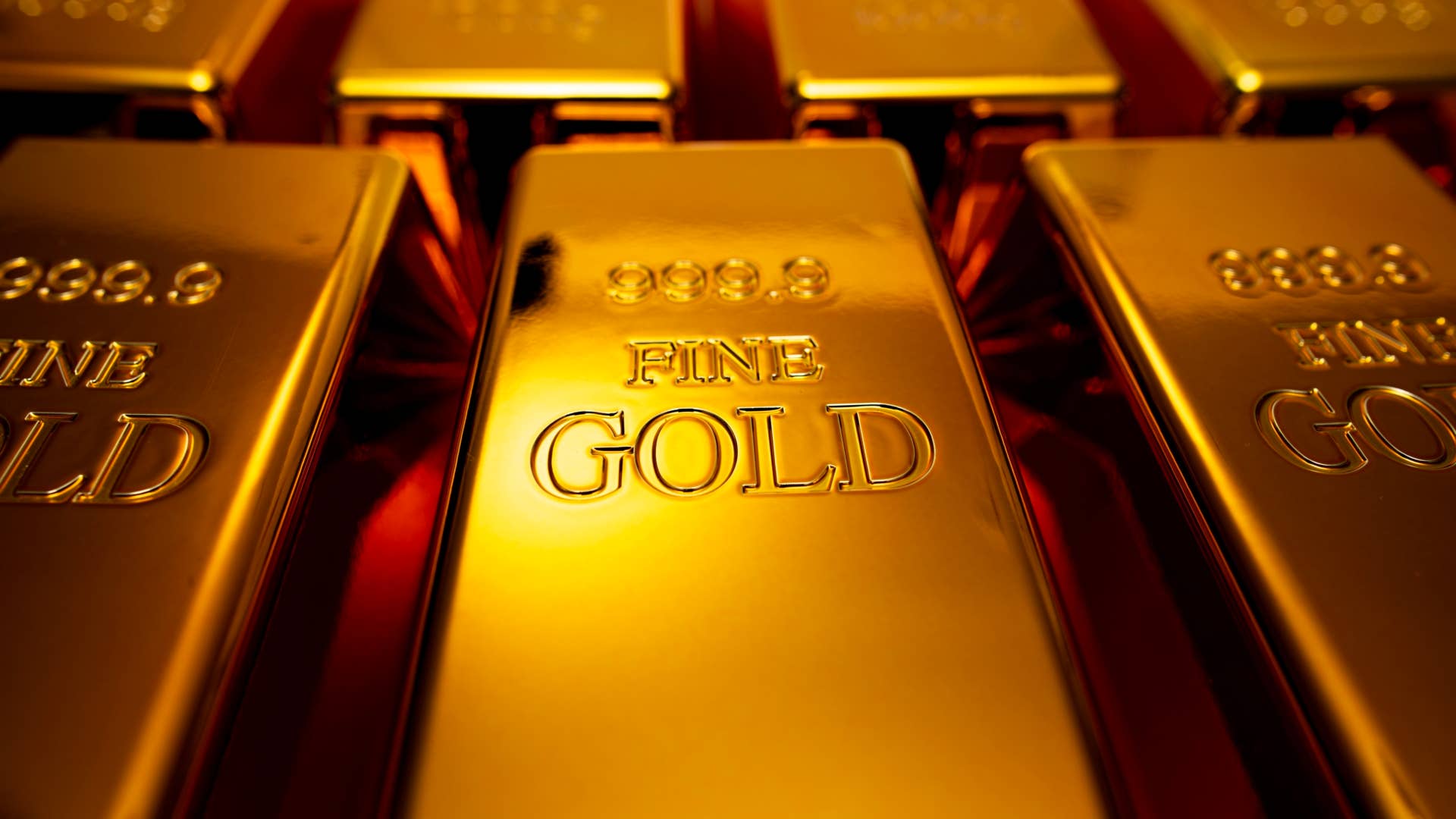 Analysts have a message for investors on the gold price drop - TheStreet