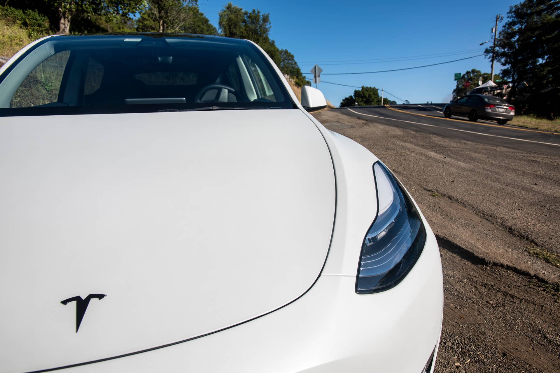 Tesla FSD makes terrifying mistake in viral video - TheStreet