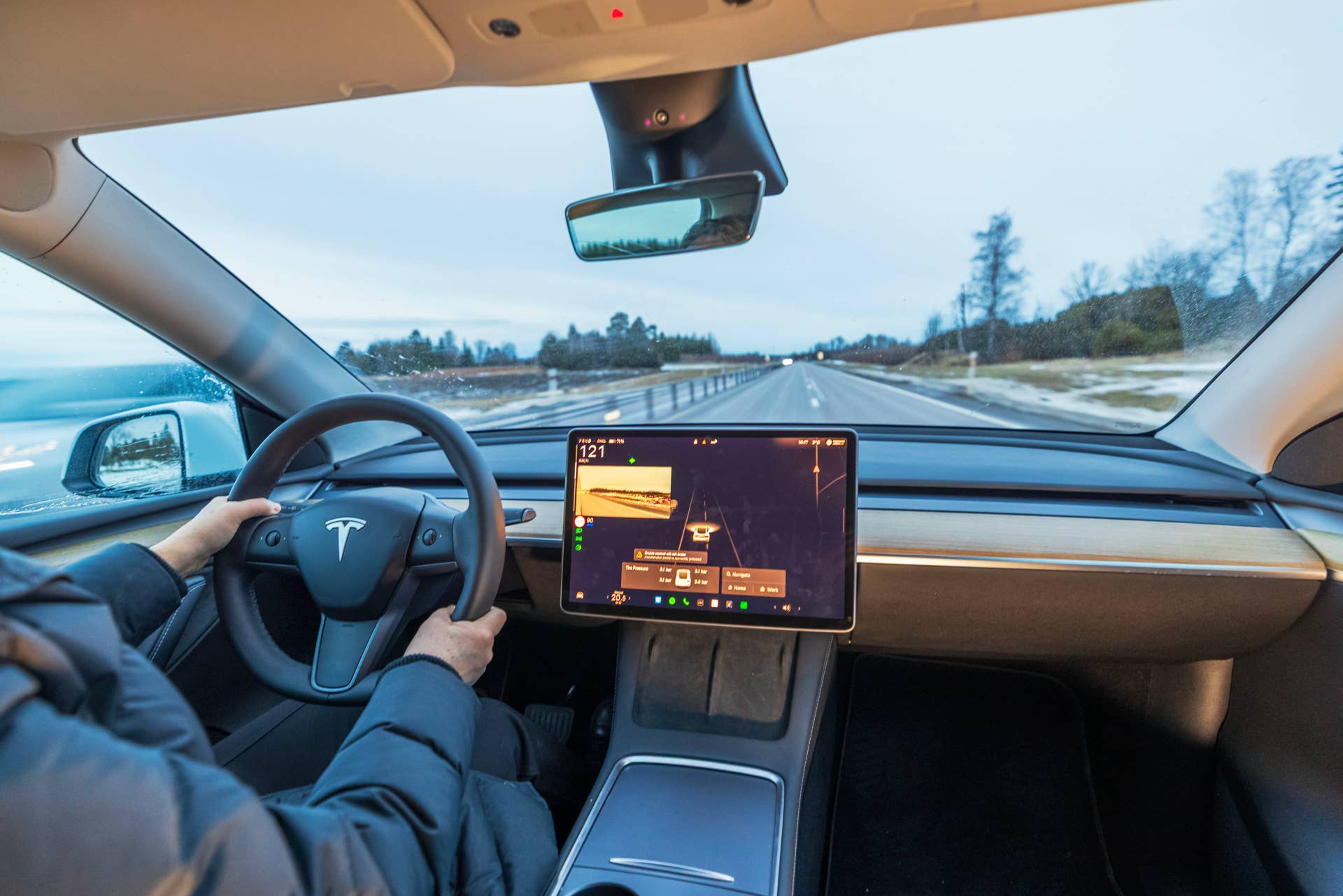 Viral Tesla FSD video shows why human drivers are a big problem - TheStreet