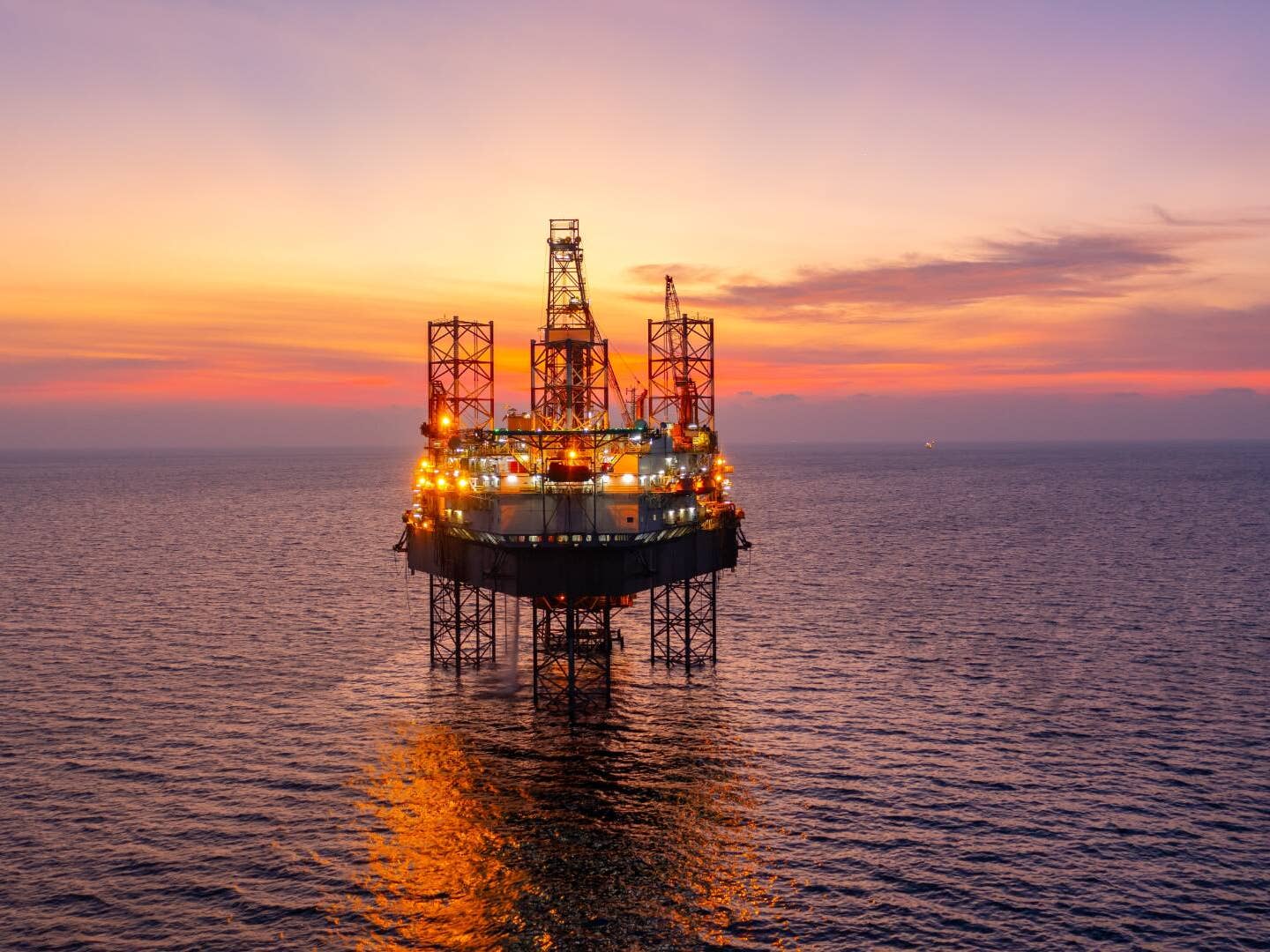 Chevron: Energy behemoth to raise dividends as oil surges past $90 ...