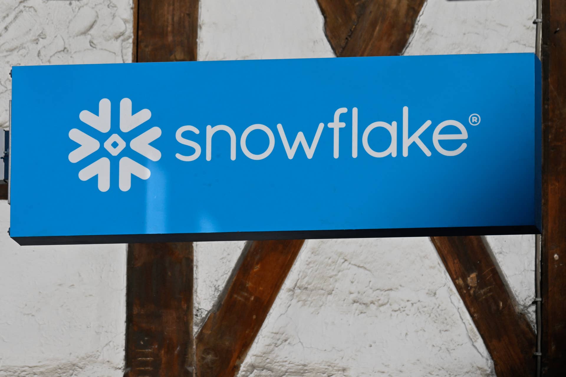 Snowflake earnings beat as Goldman Sachs sees AI upside - TheStreet